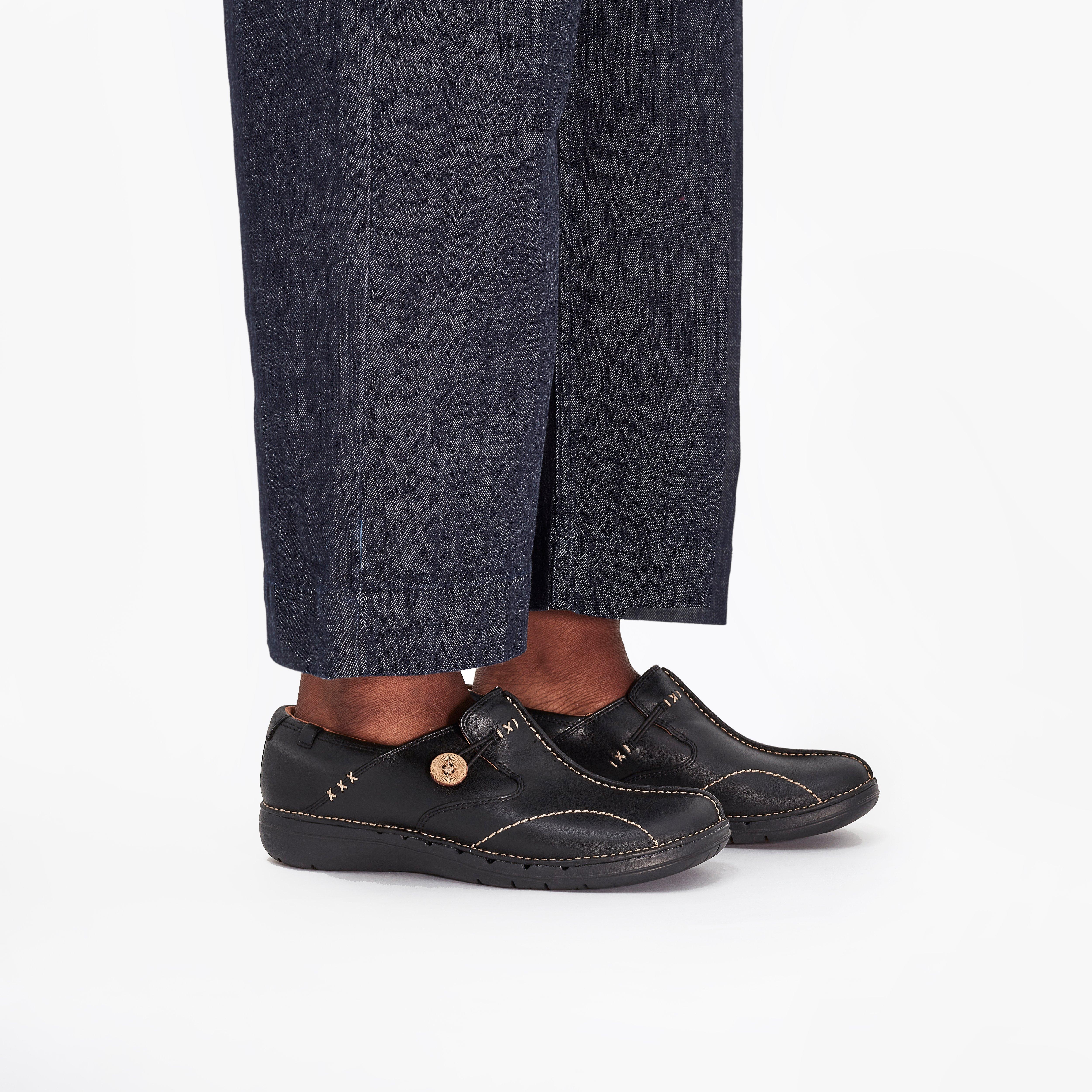 Womens Un Loop Black Leather Slip Ons Shoes | Clarks UK