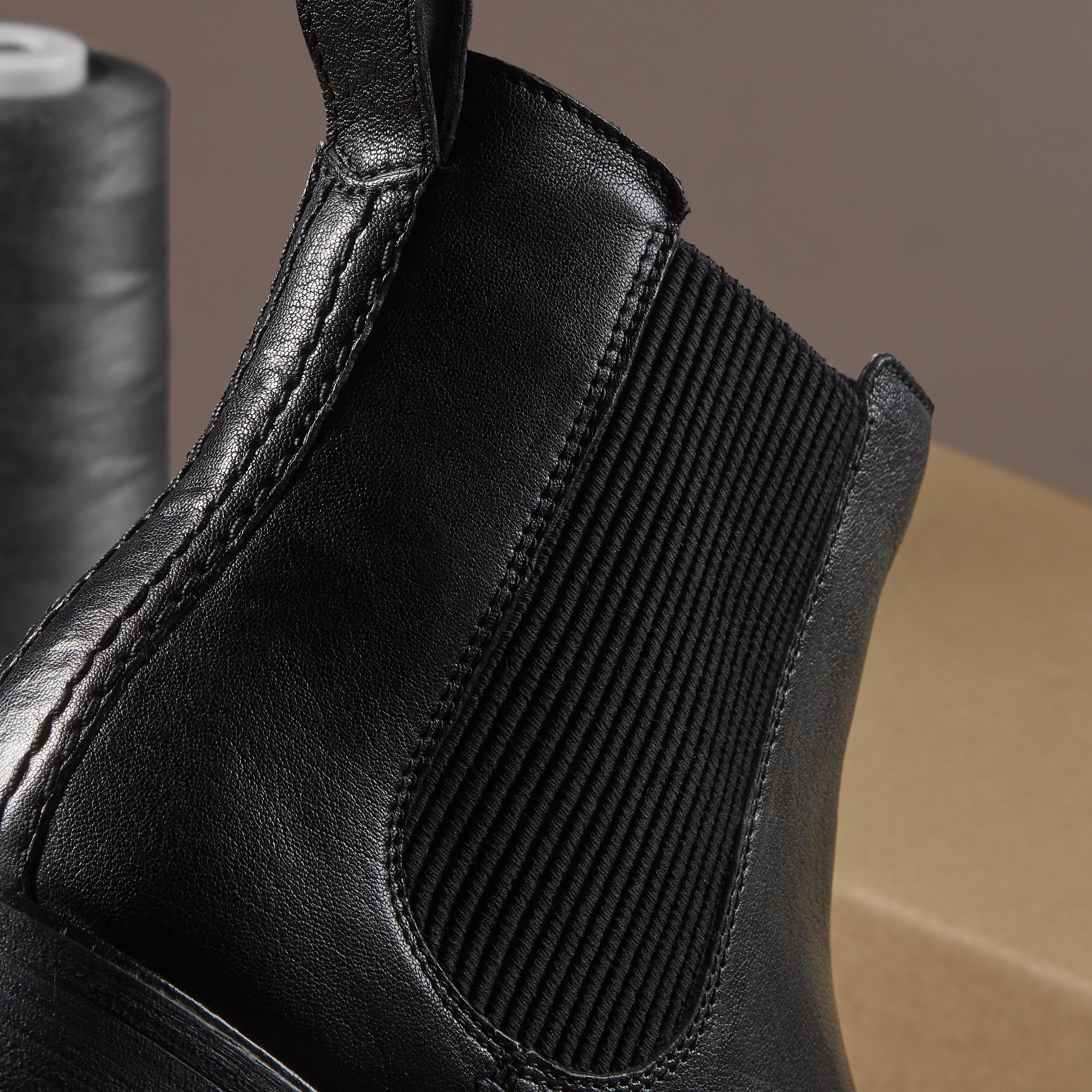 Botines Chelsea de cuero negro para mujer Cologne Arlo 2 | Clarks