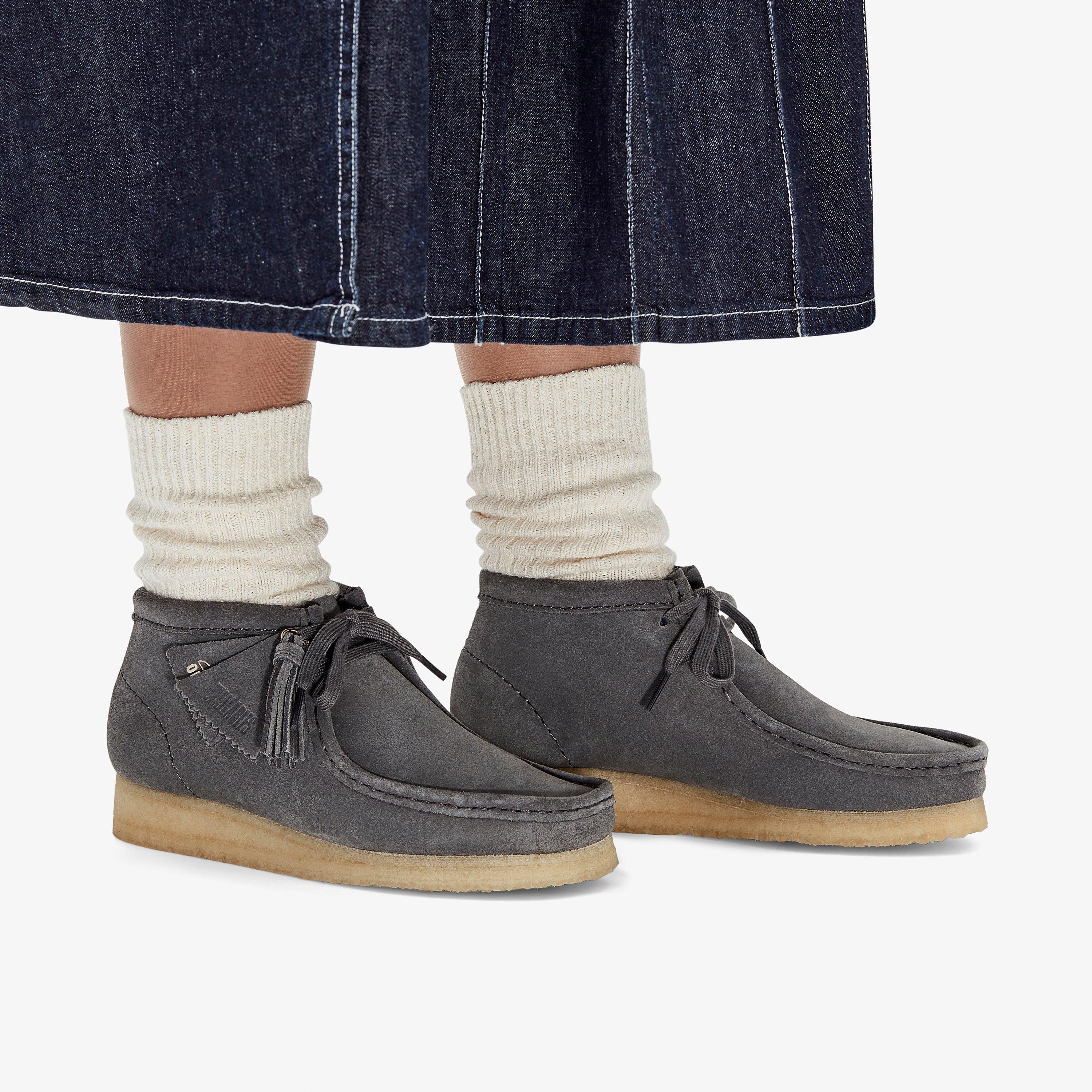 FEMME Wallabee Boot en daim gris/bleu Bottes | Clarks Originals