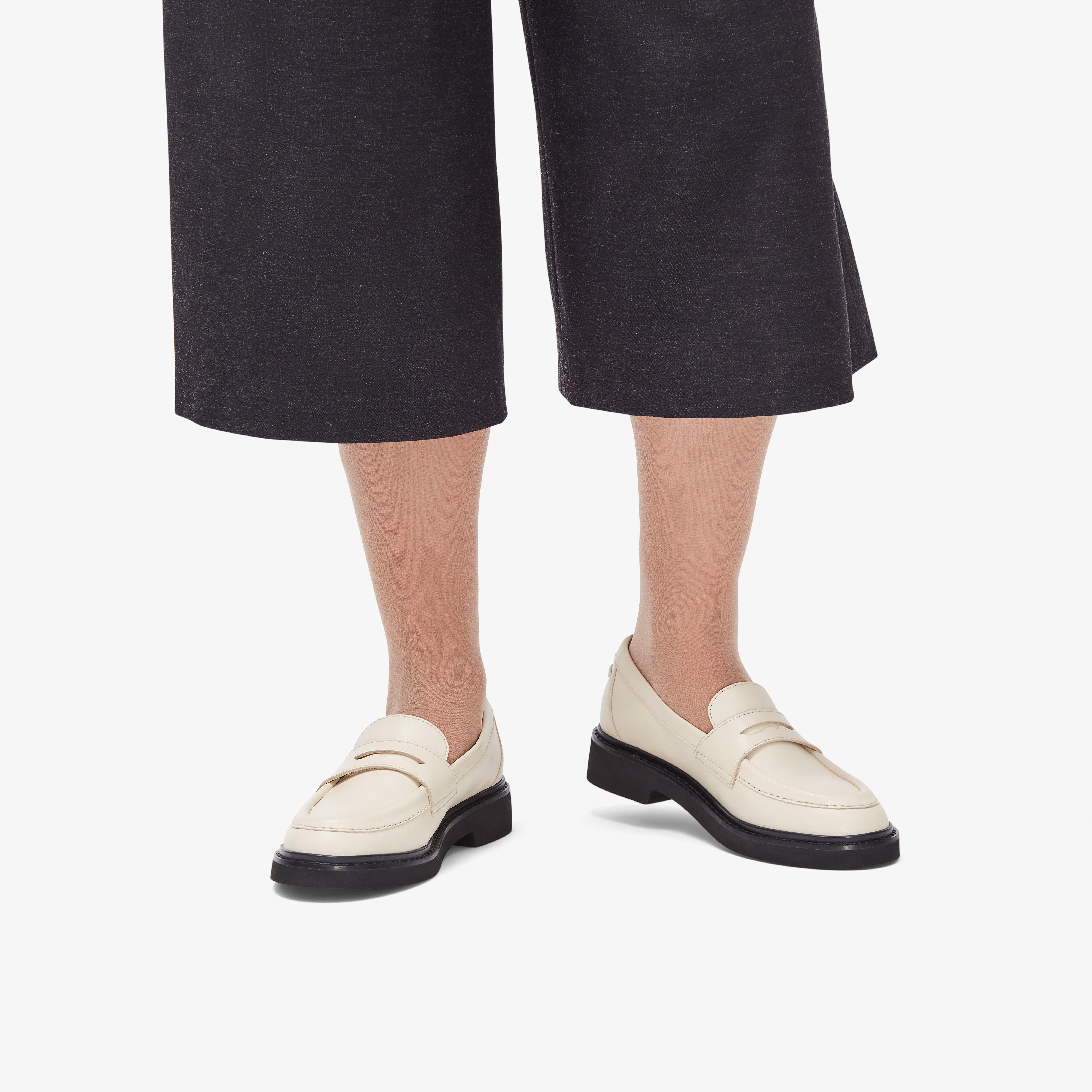 FEMME Splend Edge en cuir crème Chaussures | Clarks