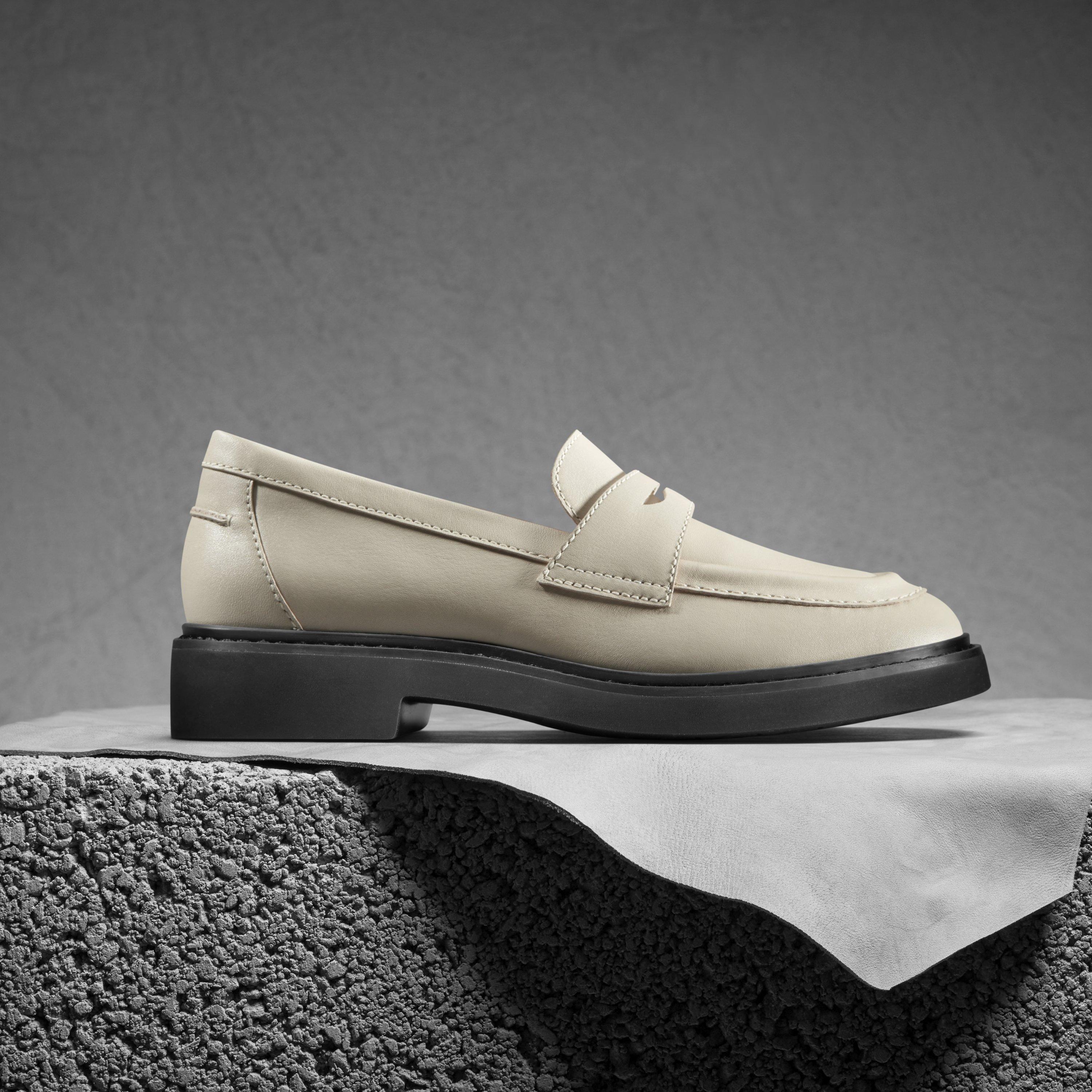 FEMME Splend Edge en cuir crème Chaussures | Clarks