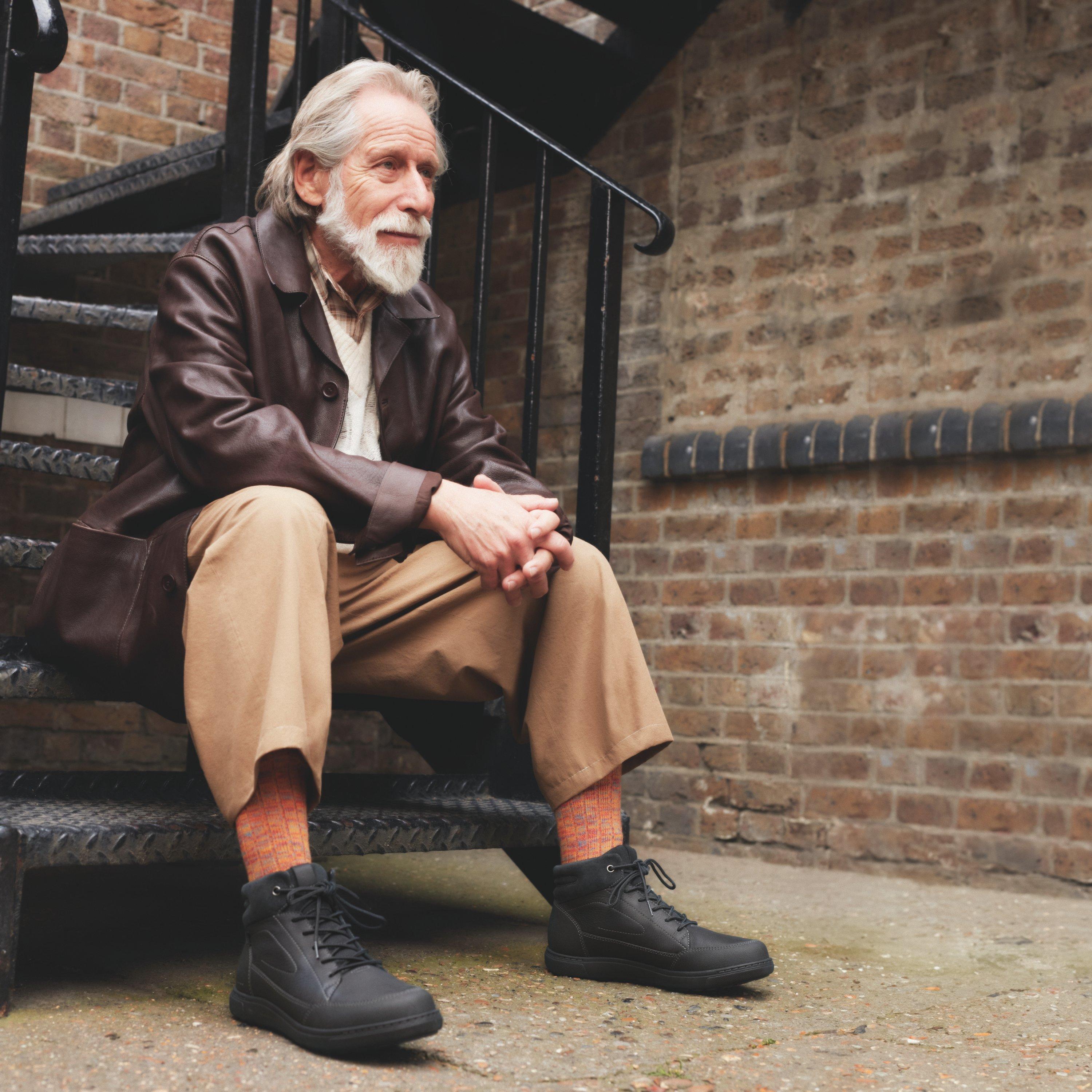 Botas de caminar de tobillo de cuero negro con forro cálido GORE-TEX ...