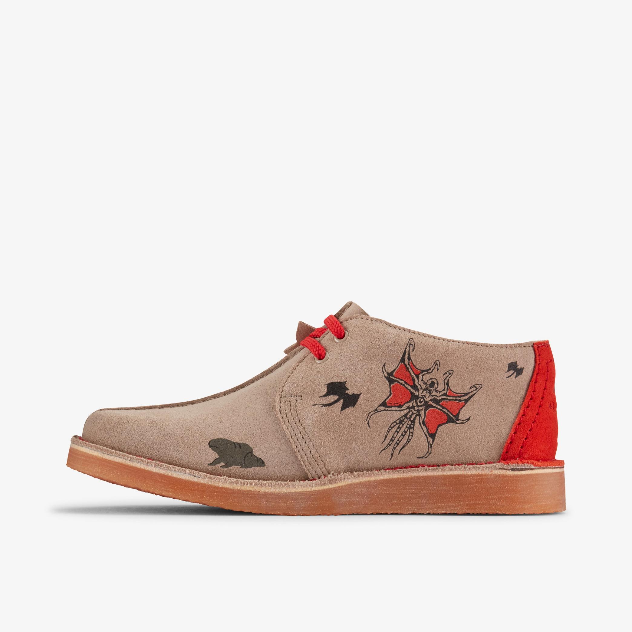 Unisex Stranger Things Desert Trek Youth Schuhe in Sandfarben für ... Unisex Stranger Things Desert Trek Youth Schuhe in Sandfarben für ...