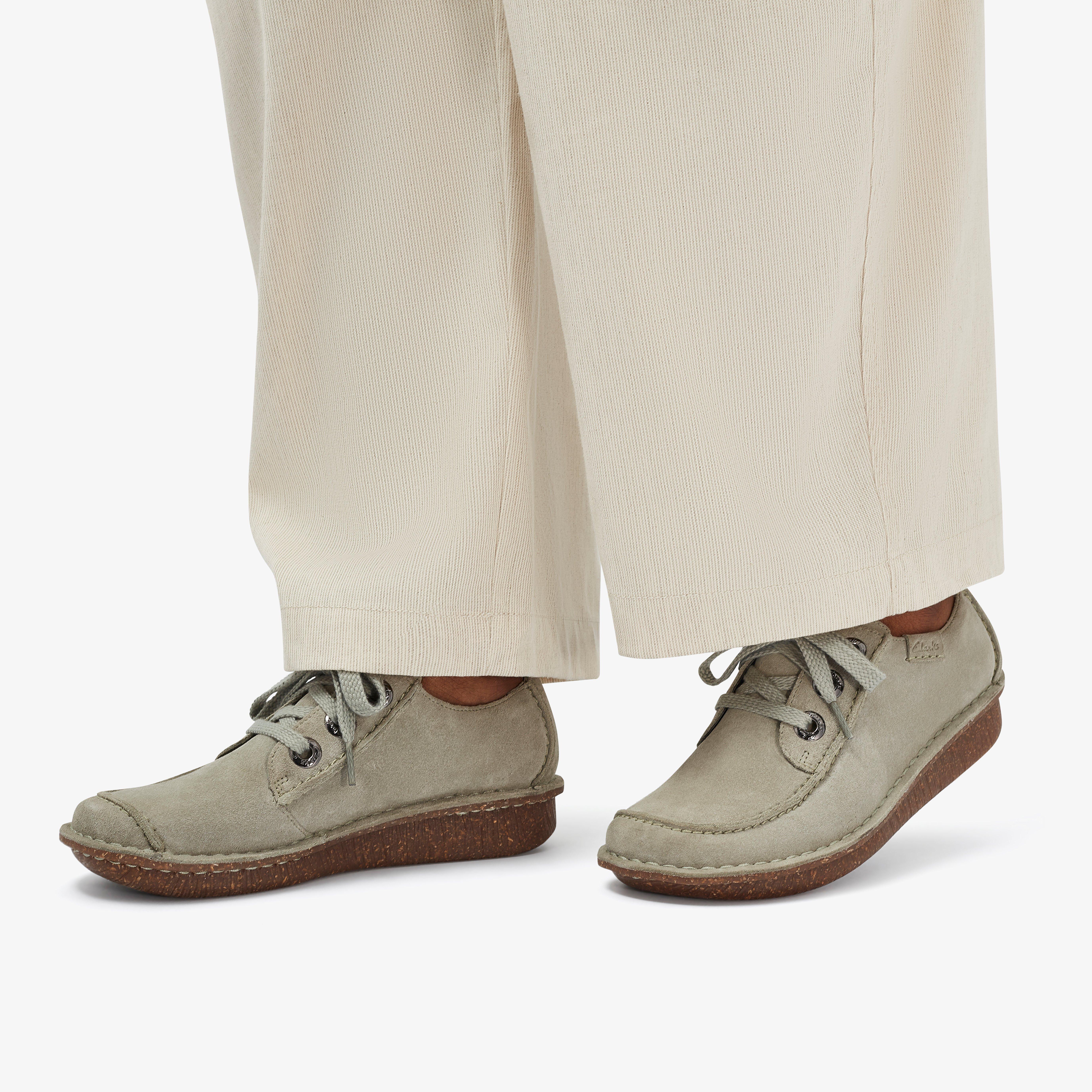 FEMME Funny Dream en daim vert clair Chaussures | Clarks