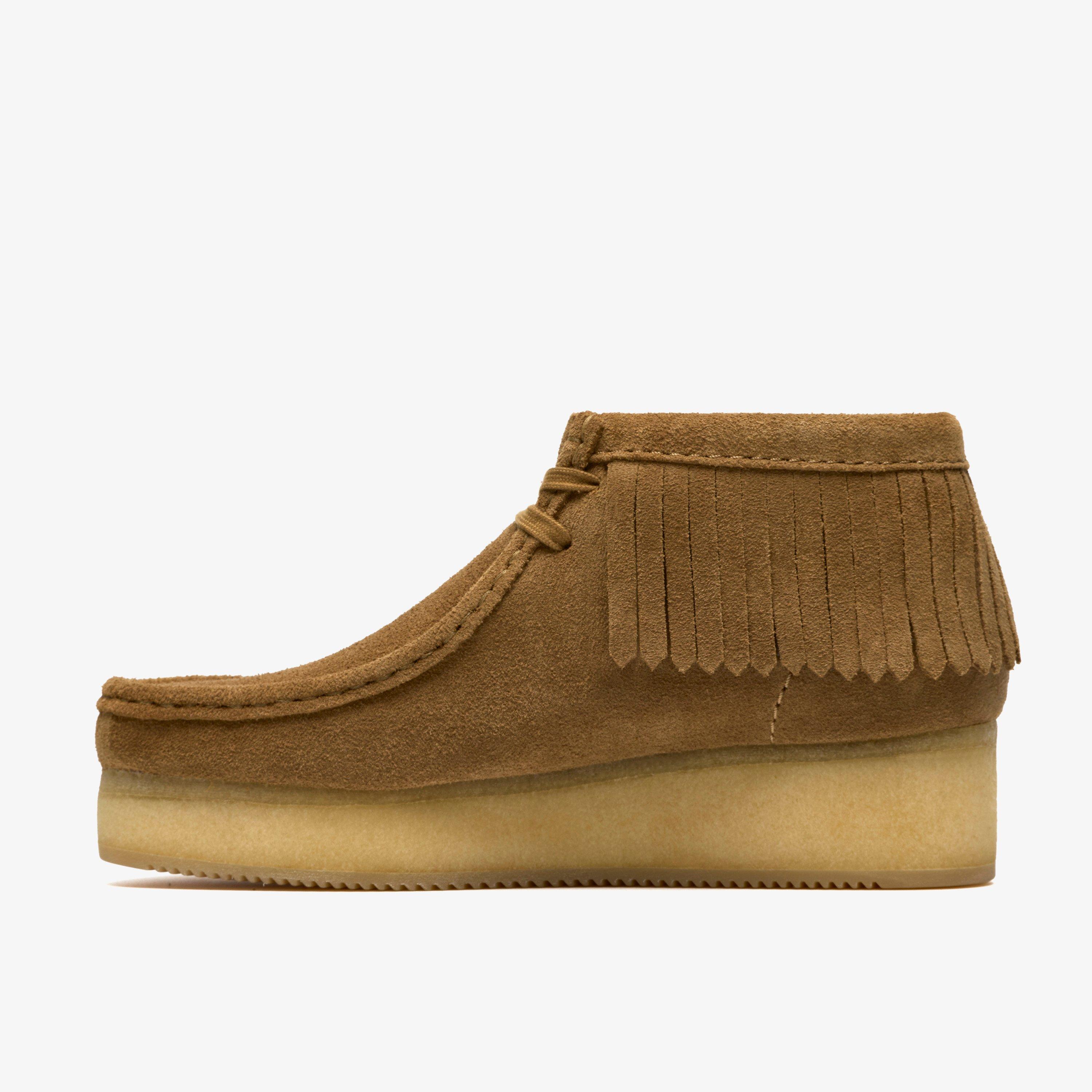 Bottes Wallabee Wedge Fringe en daim beige clair pour femmes | Clarks