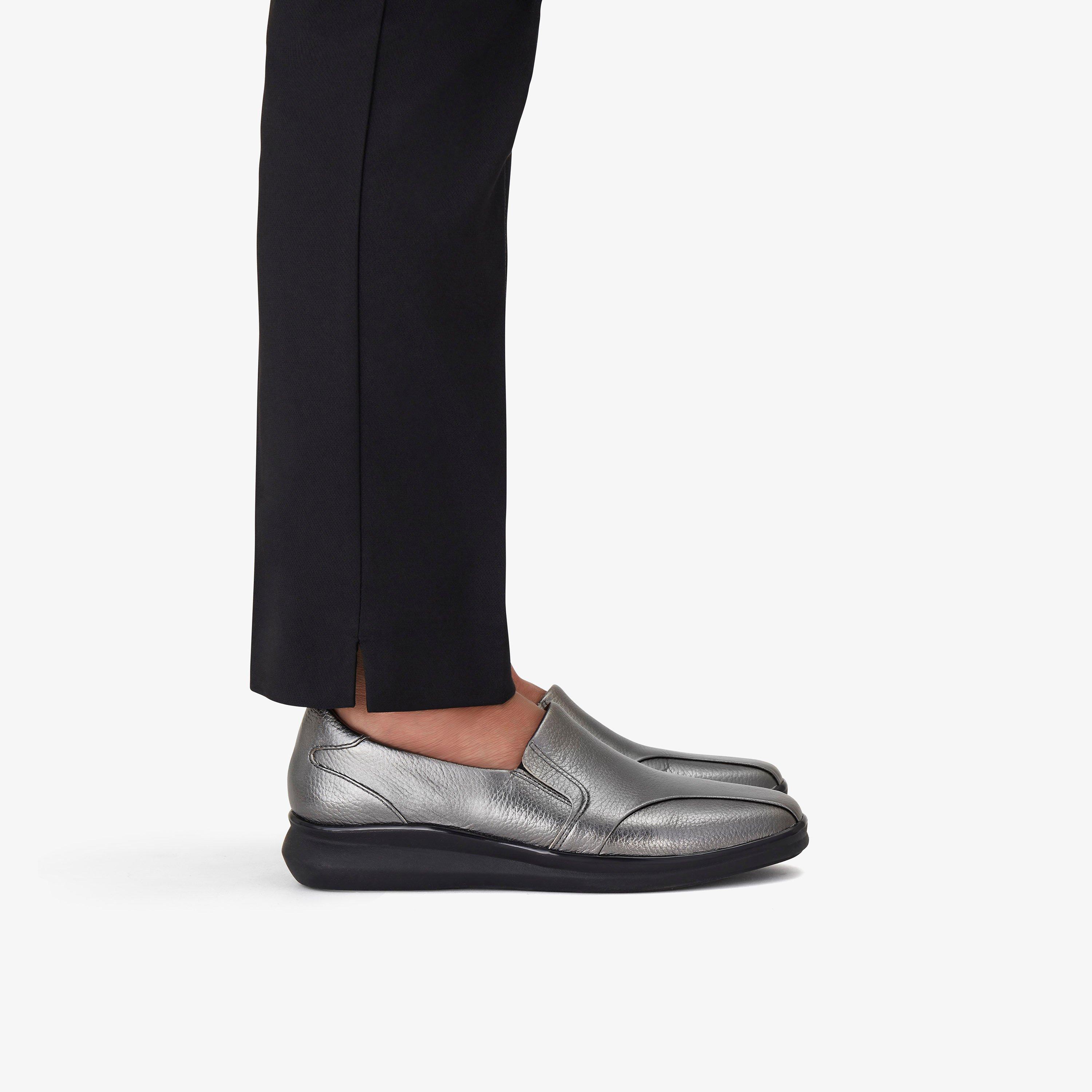Womens Lynell Edge Pewter Metallic Loafers | Clarks