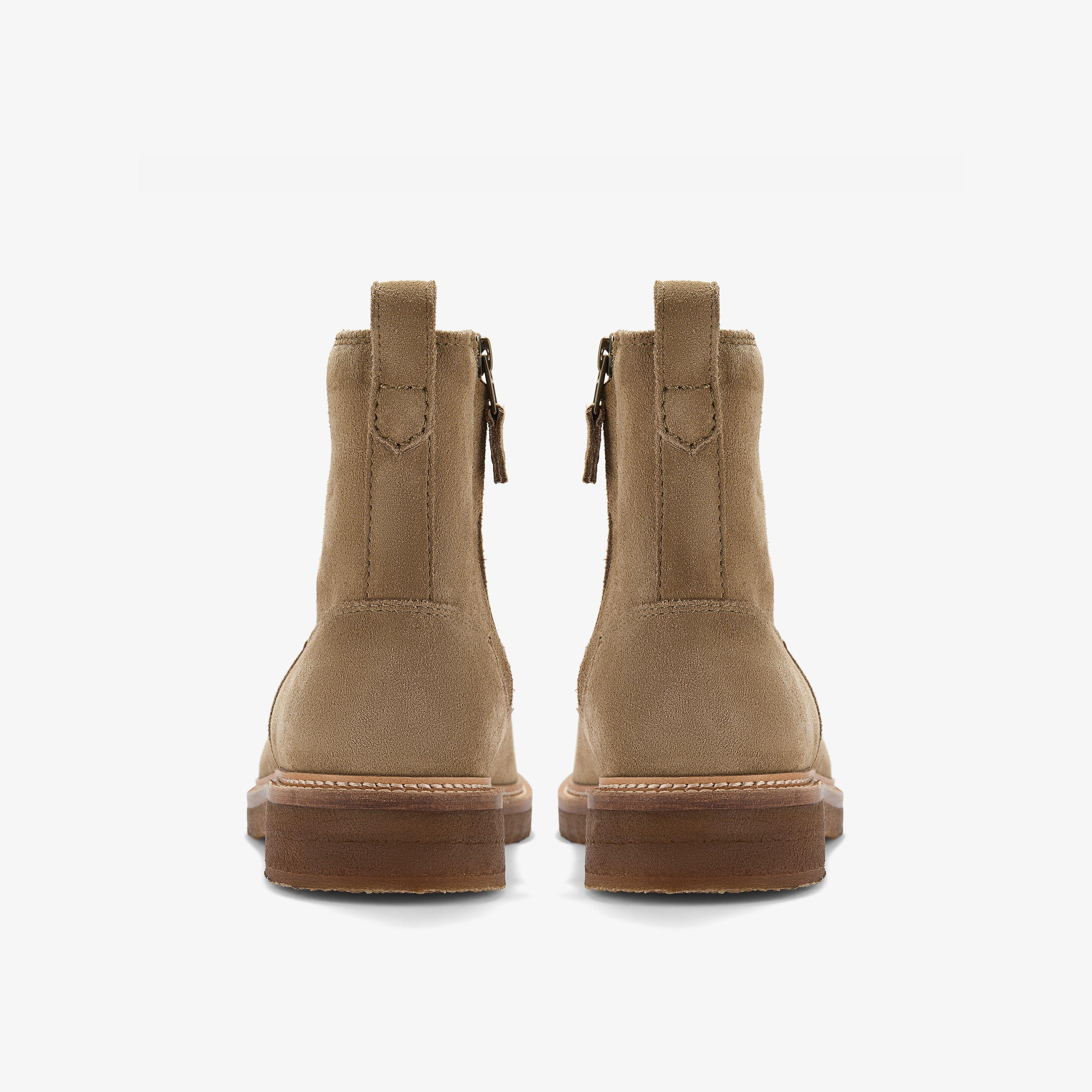 Bottes Clarkdale pour hommes Bottes Chelsea en suède sable foncé | Clarks