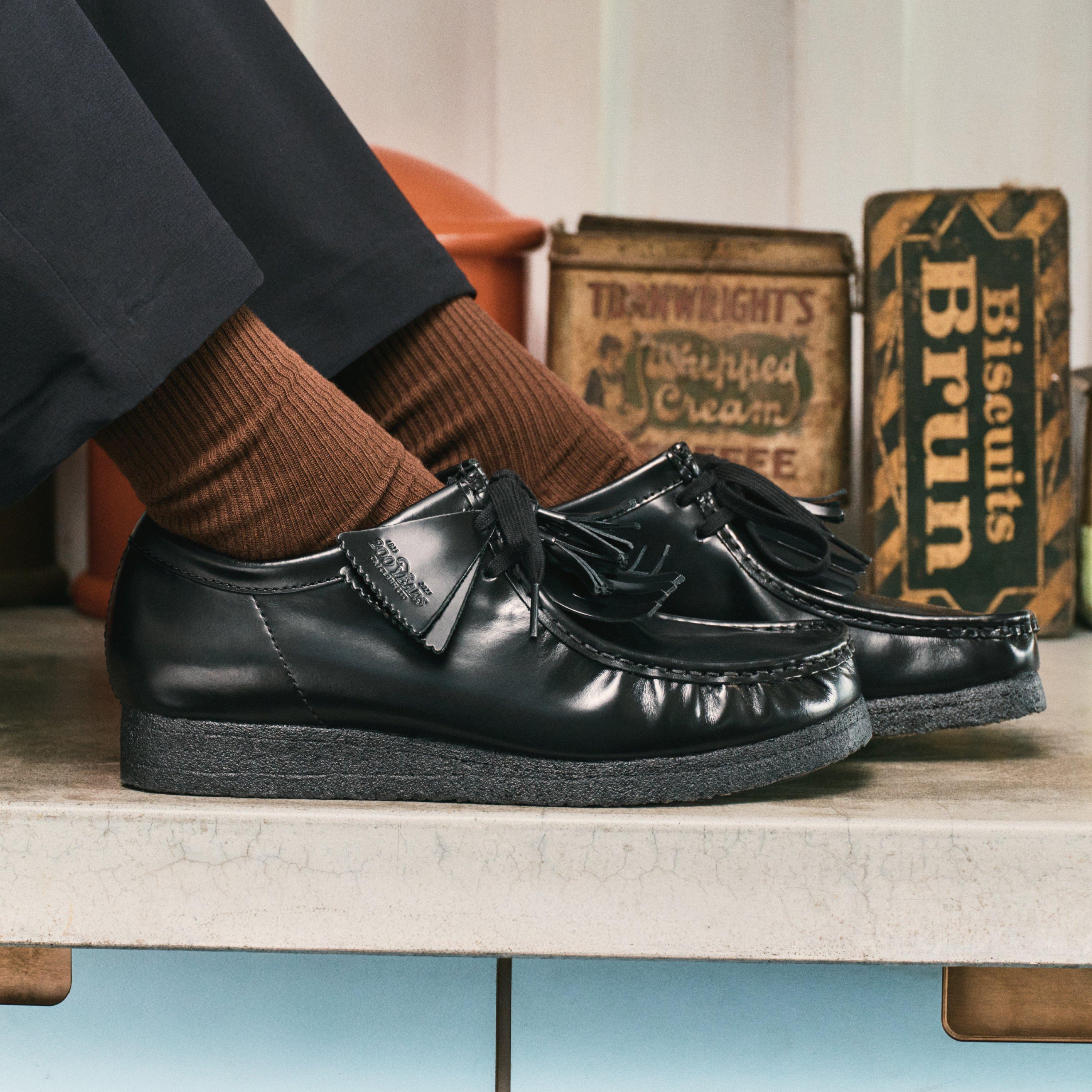 Mens Black Hi Shine Leather Wallabees | Clarks