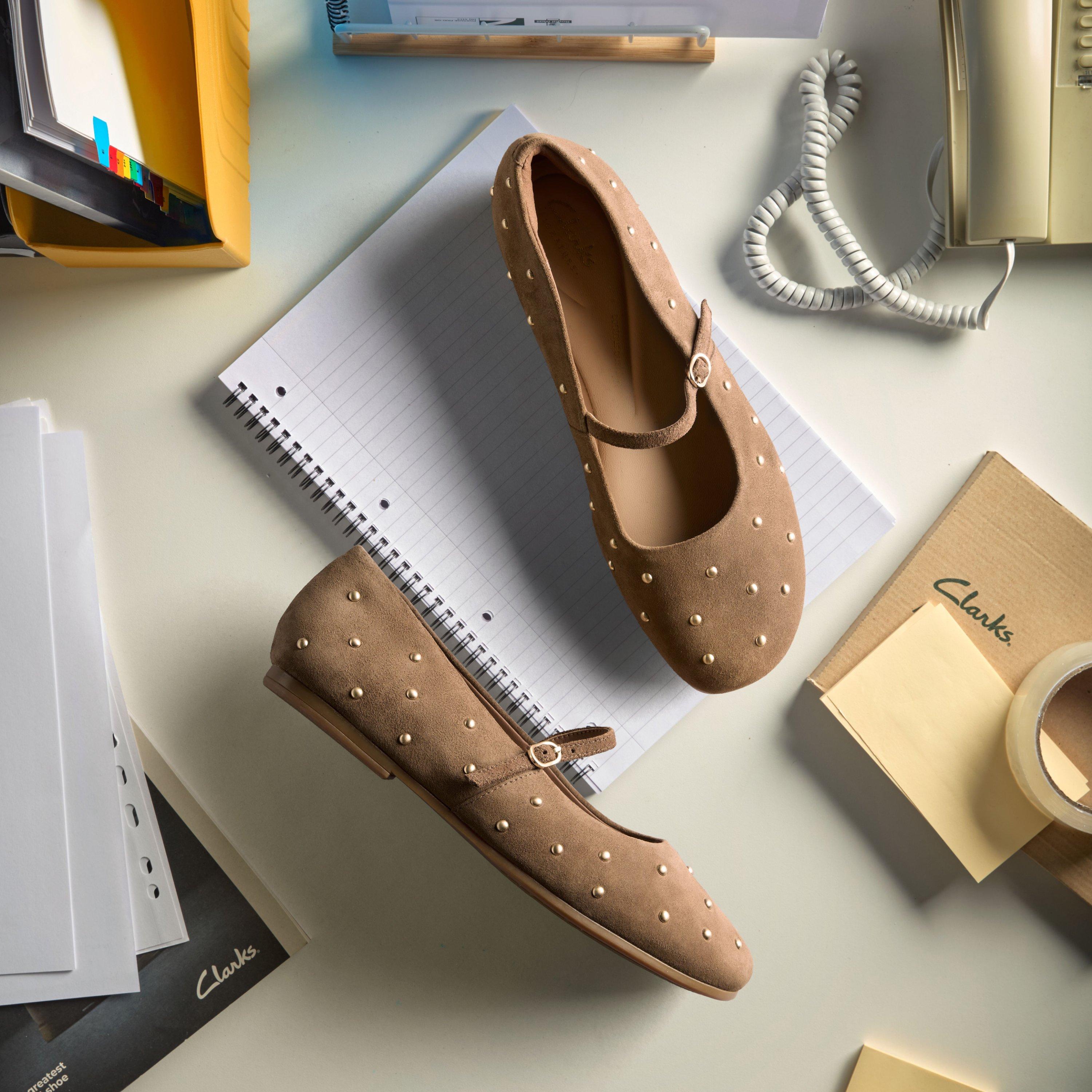 Zapatos de Mujer Livia Stud de Ante Color Nogal Tipo Ballet Mary Jane ...