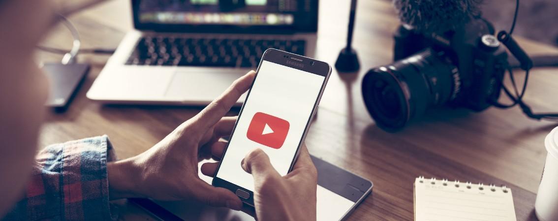 10 amazing vlogging facts from YouTube | Currys