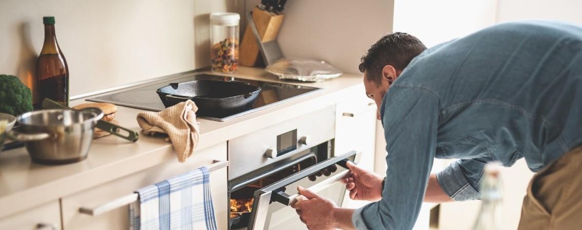 How does an easy clean oven work? | Currys