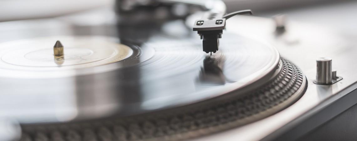 Beginner’s guide to record players | Currys