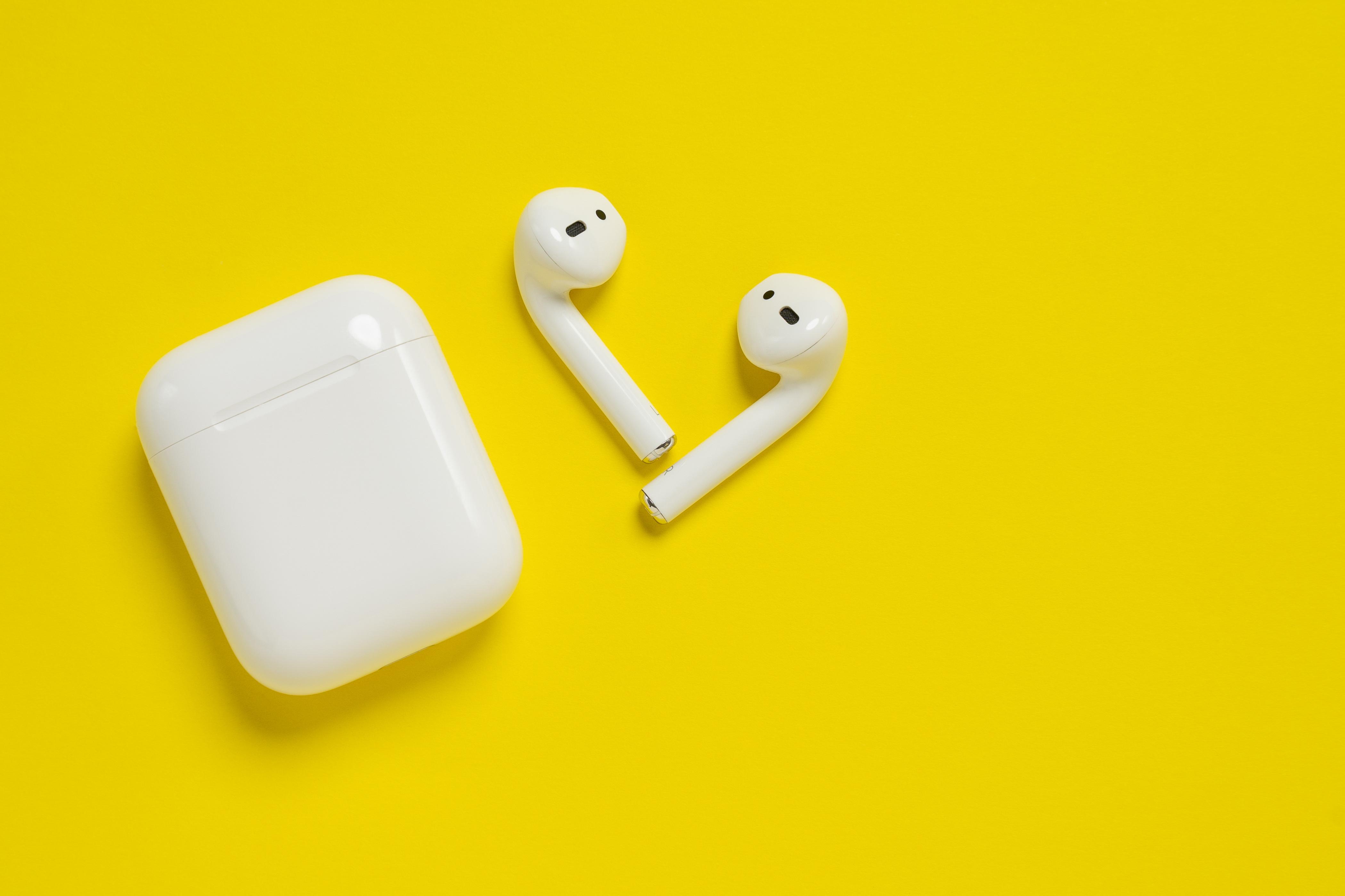 How to charge Apple Airpods | Currys