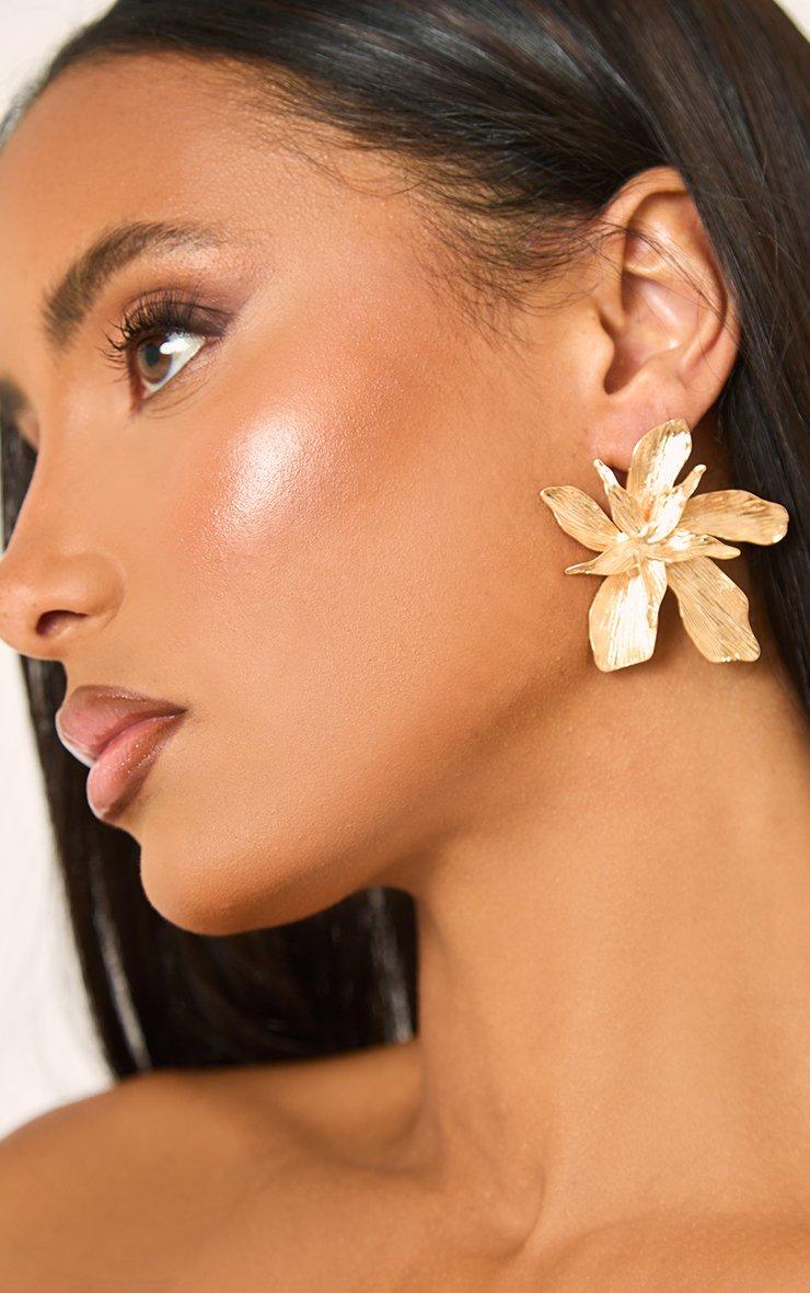 Oversized Flower Stud Earrings In Gold | EGO US | EGO