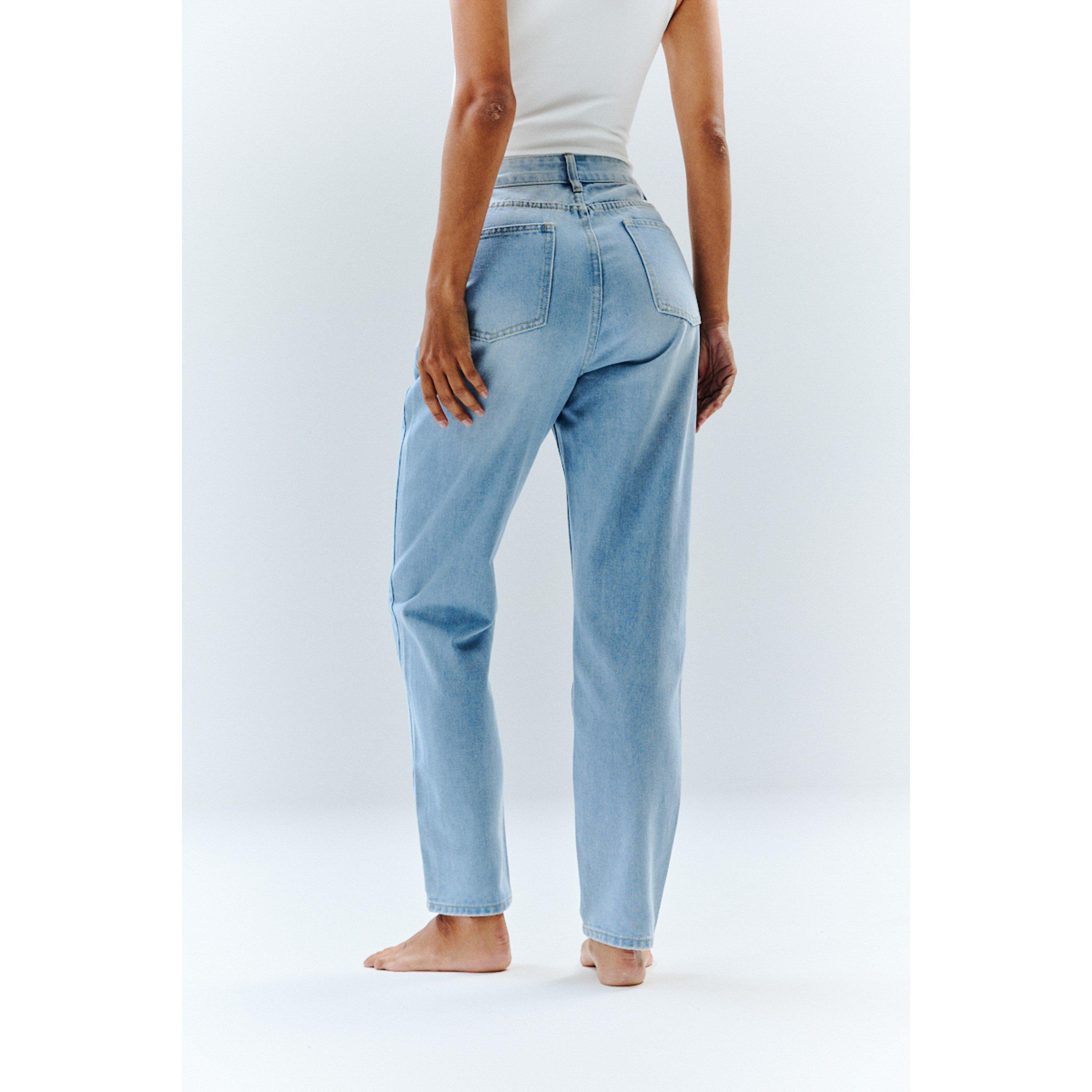 In The Style | Tall Light blue Sofia Straight Mom Jeans | Mom Jeans | USC