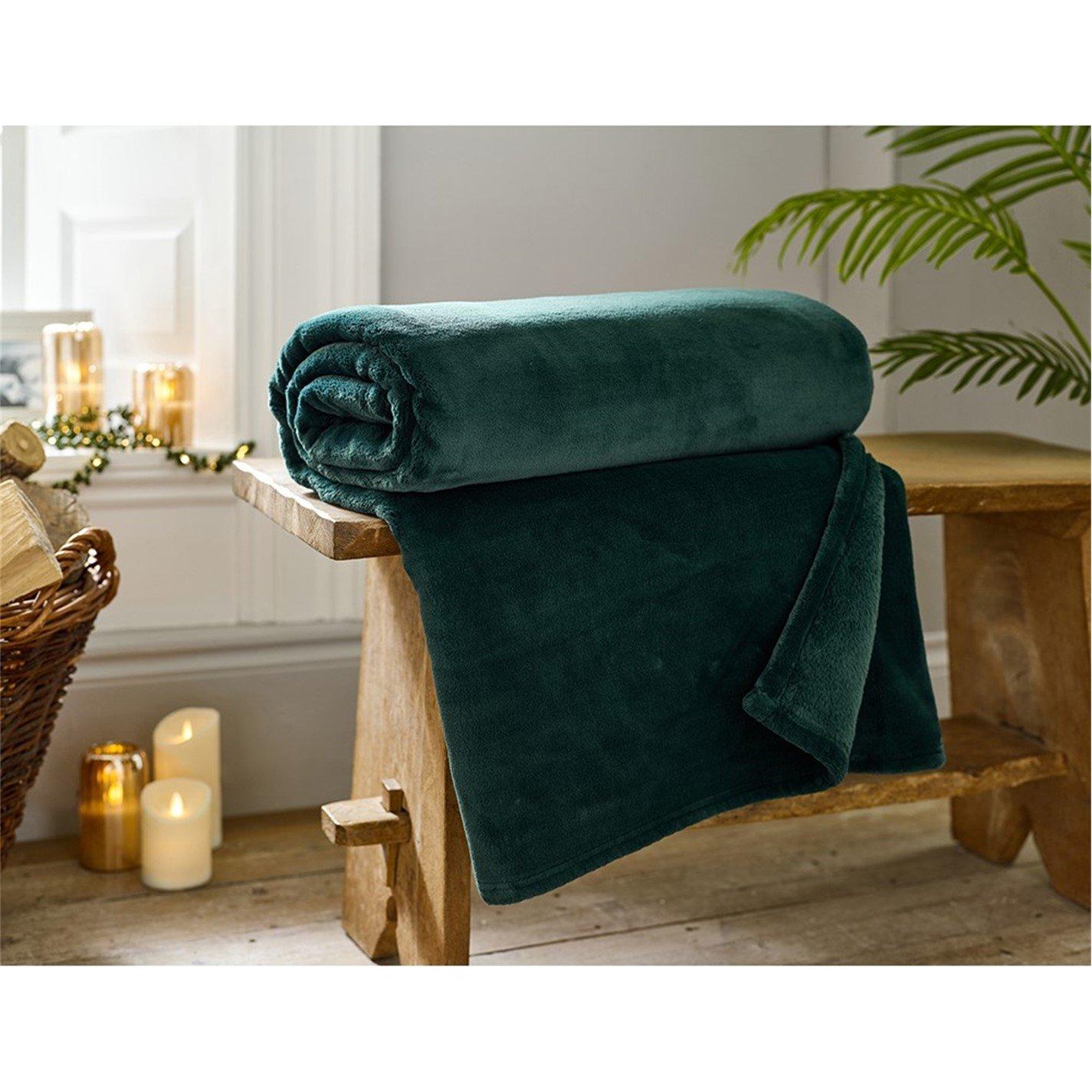 The Lyndon Company | Coco Fleece Ultra-Plush 140x180cm Sofa Throw ...
