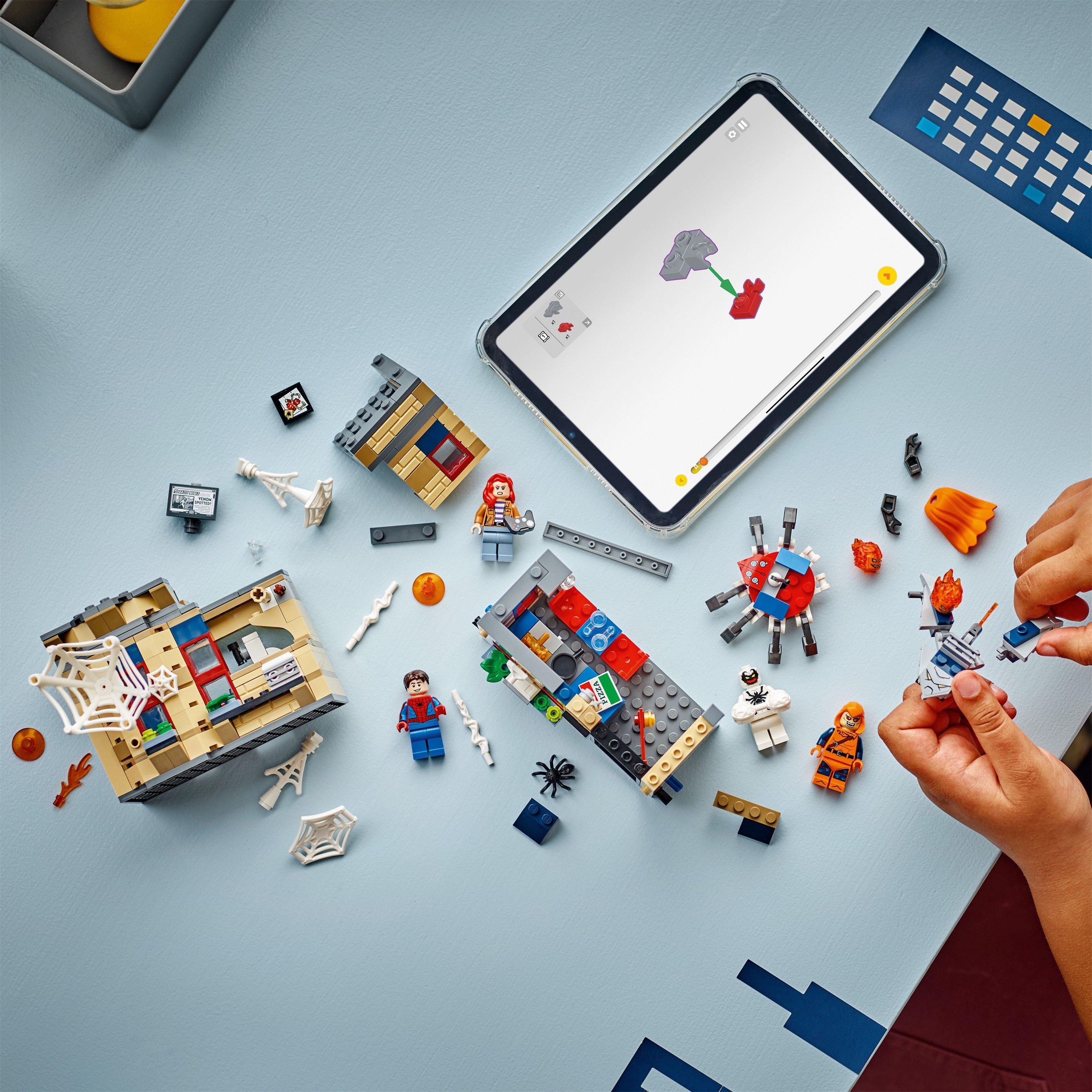 LEGO | LEGO® Super Mario™ 72043 Mario Kart™ – Interactive LEGO® Mario ...