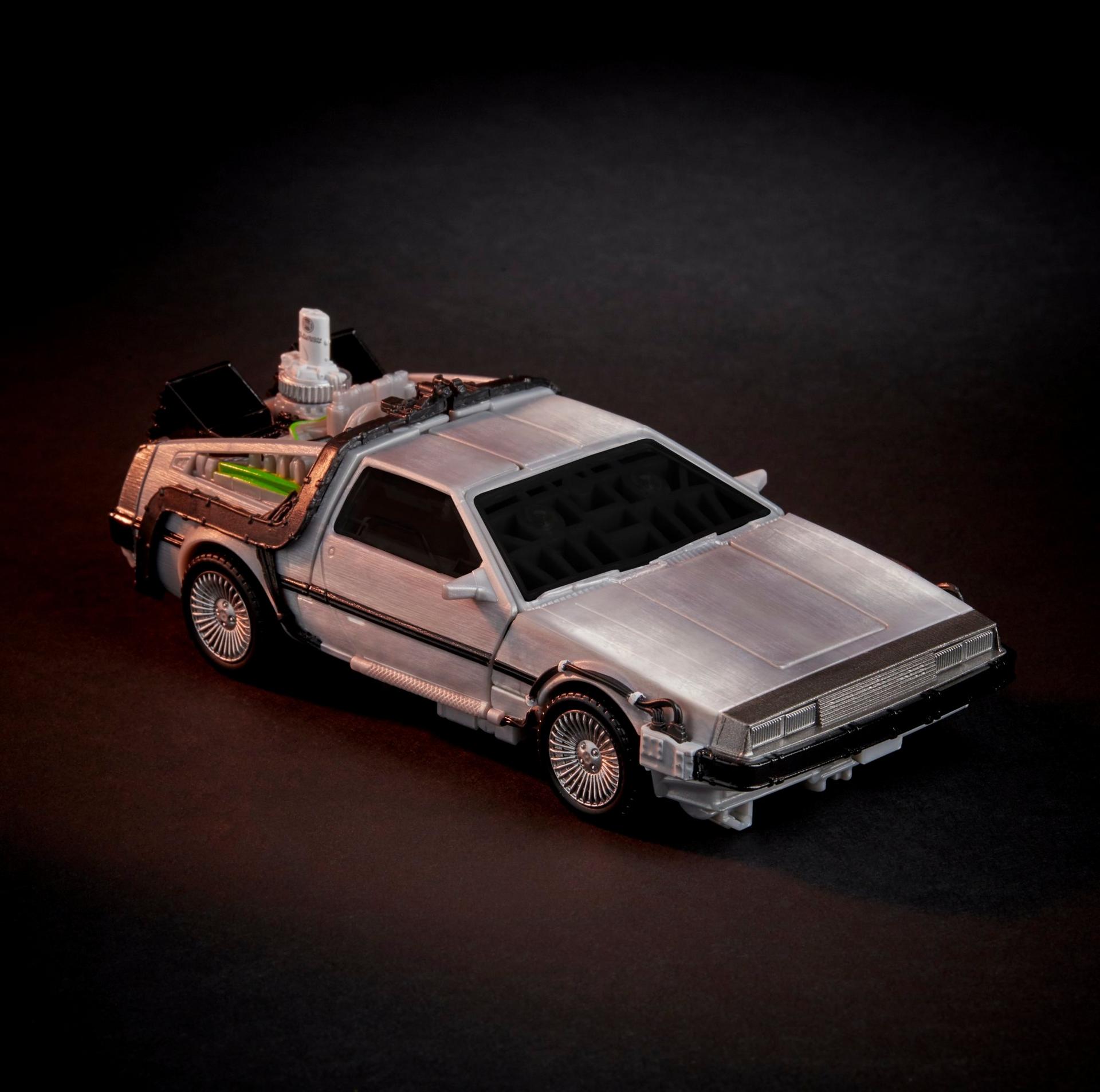 Transformers Collaborative: Back to the Future Gigawatt Action Figure ...