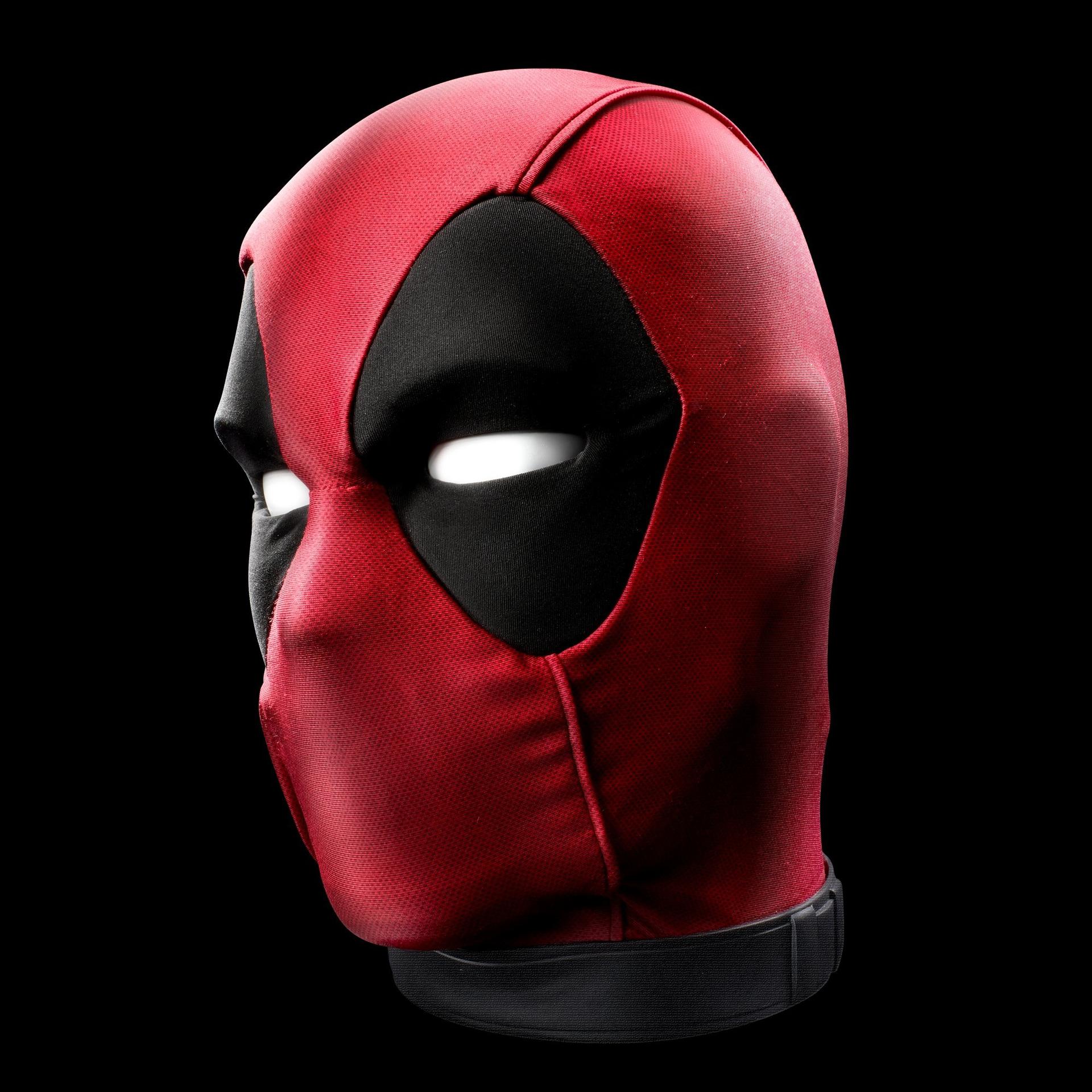 Marvel Legends Series Deadpool's Head Premium Interactive Head - Hasbro ...