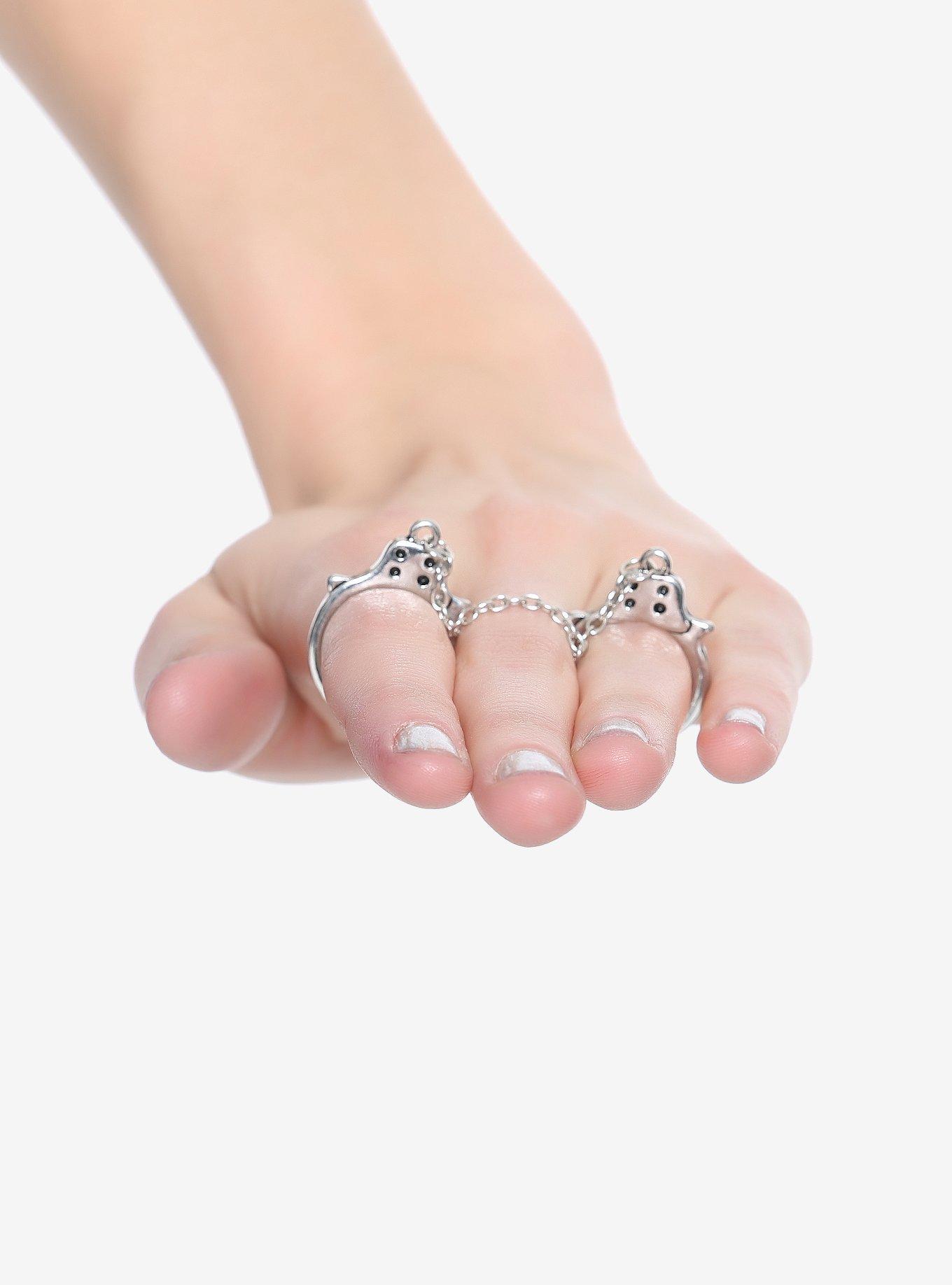 Blackheart Handcuff 2 Finger Ring | Hot Topic