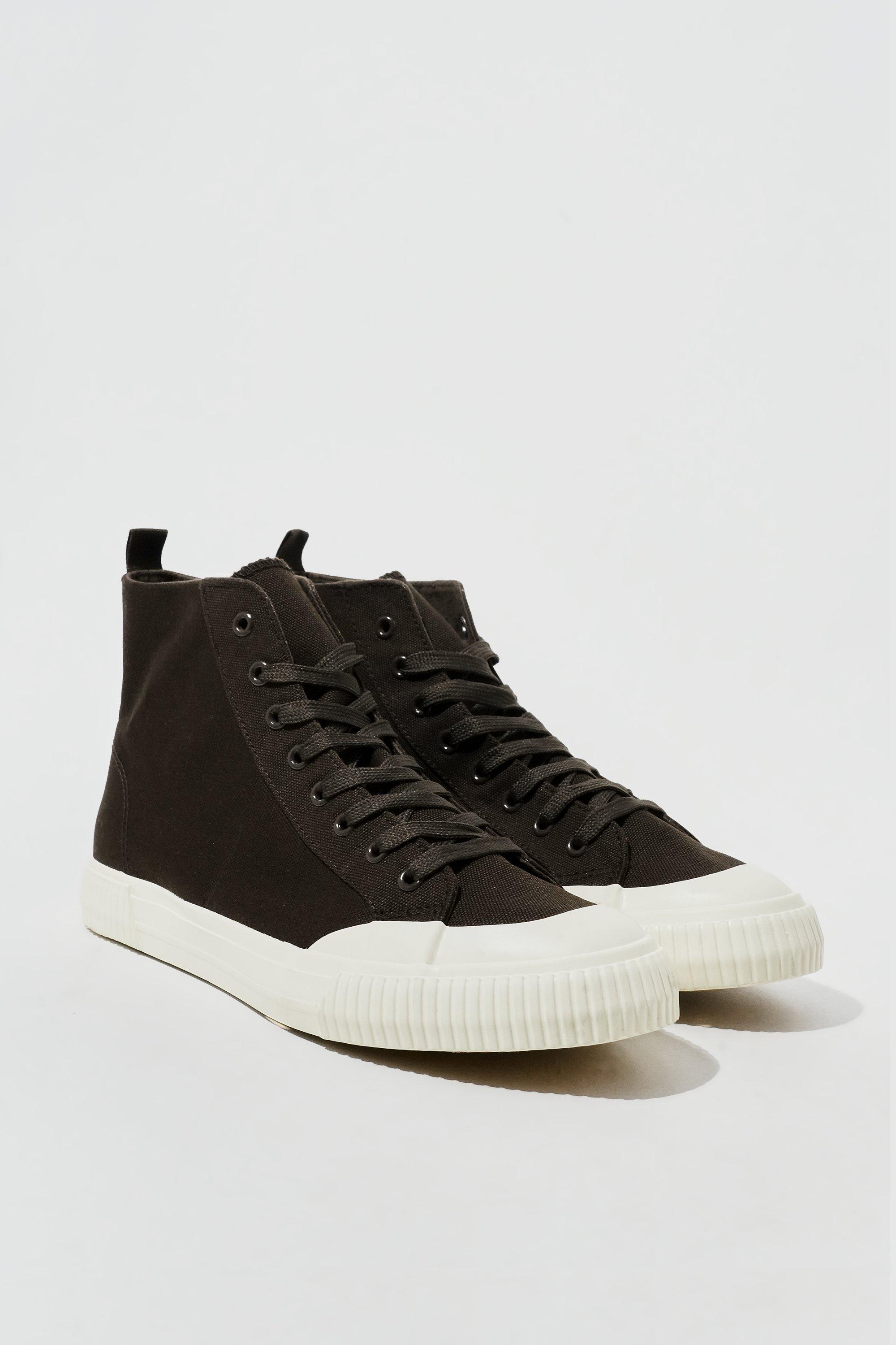 High Top Sneaker