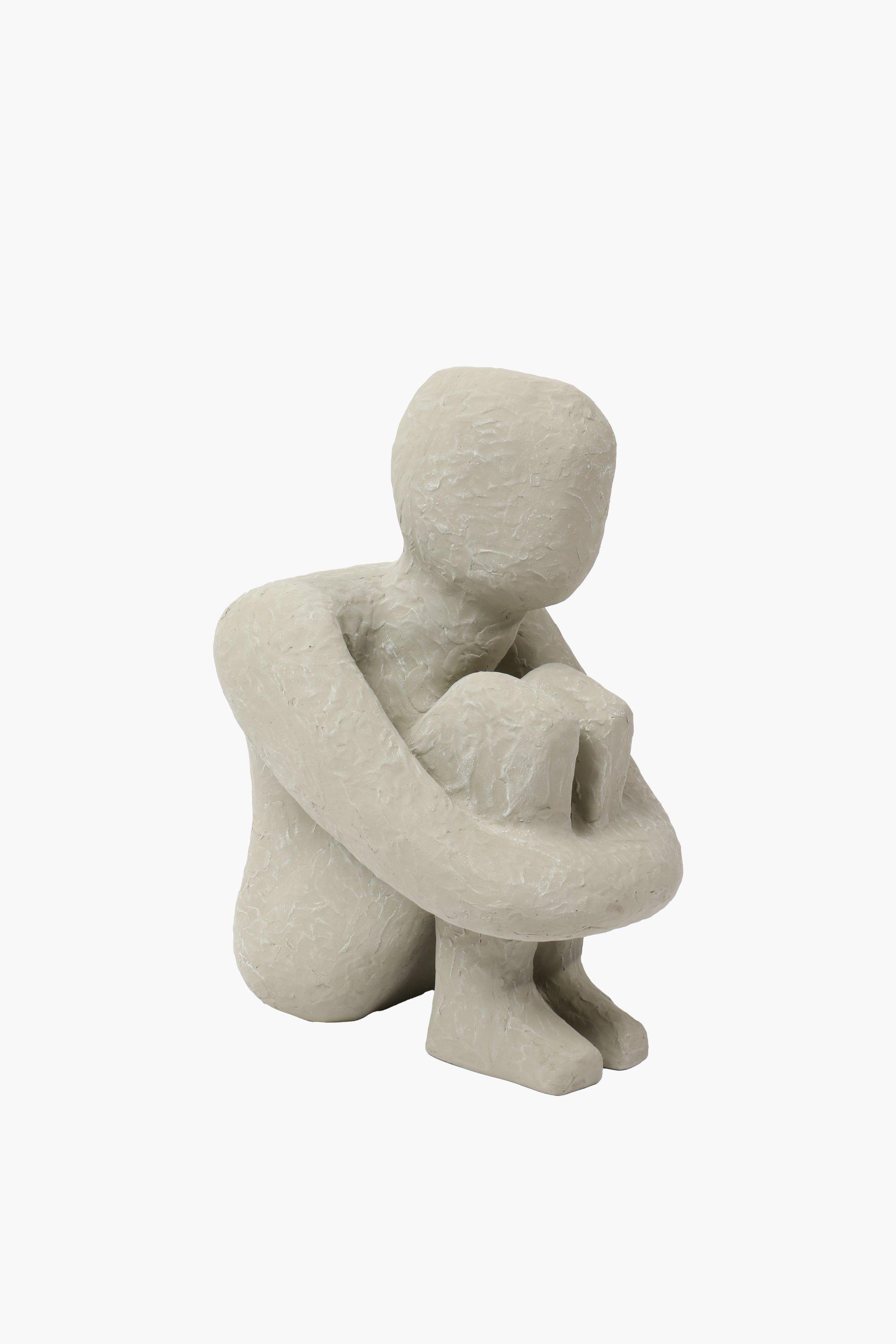 Knee Hug Statue, 33x49cm