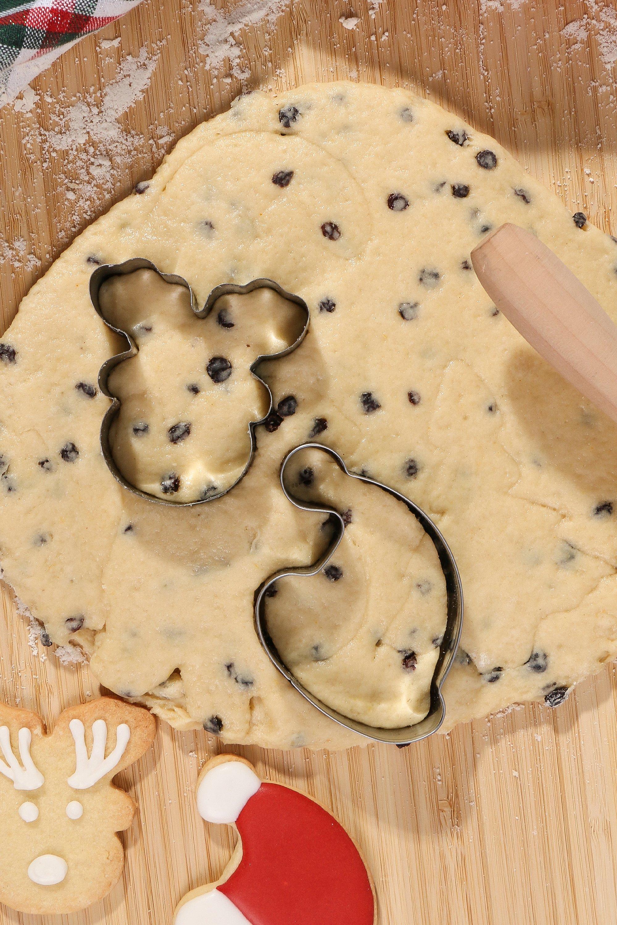 2 Piece Festive Cookie Cutter Set