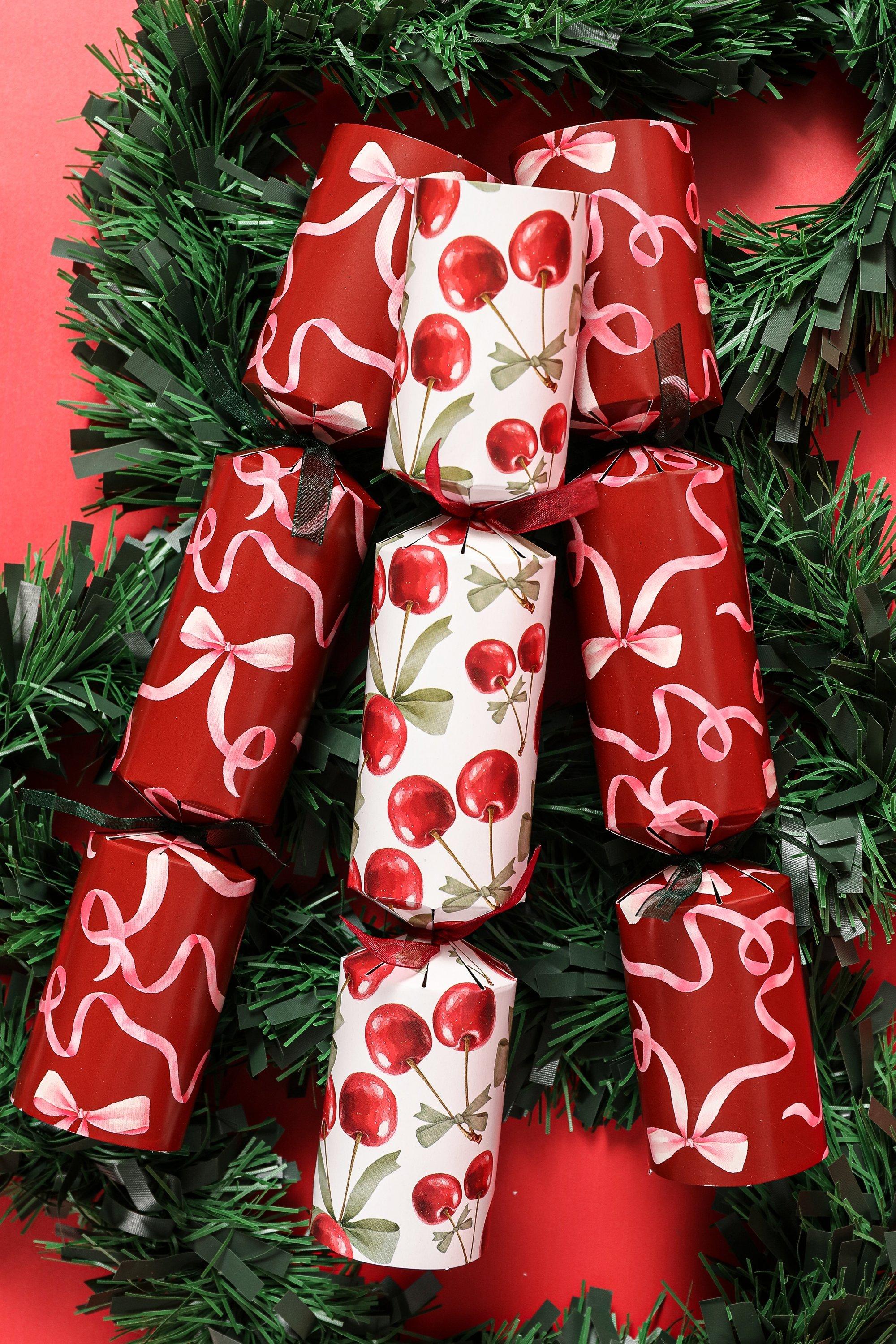 10 Pack Cherry Christmas Crackers