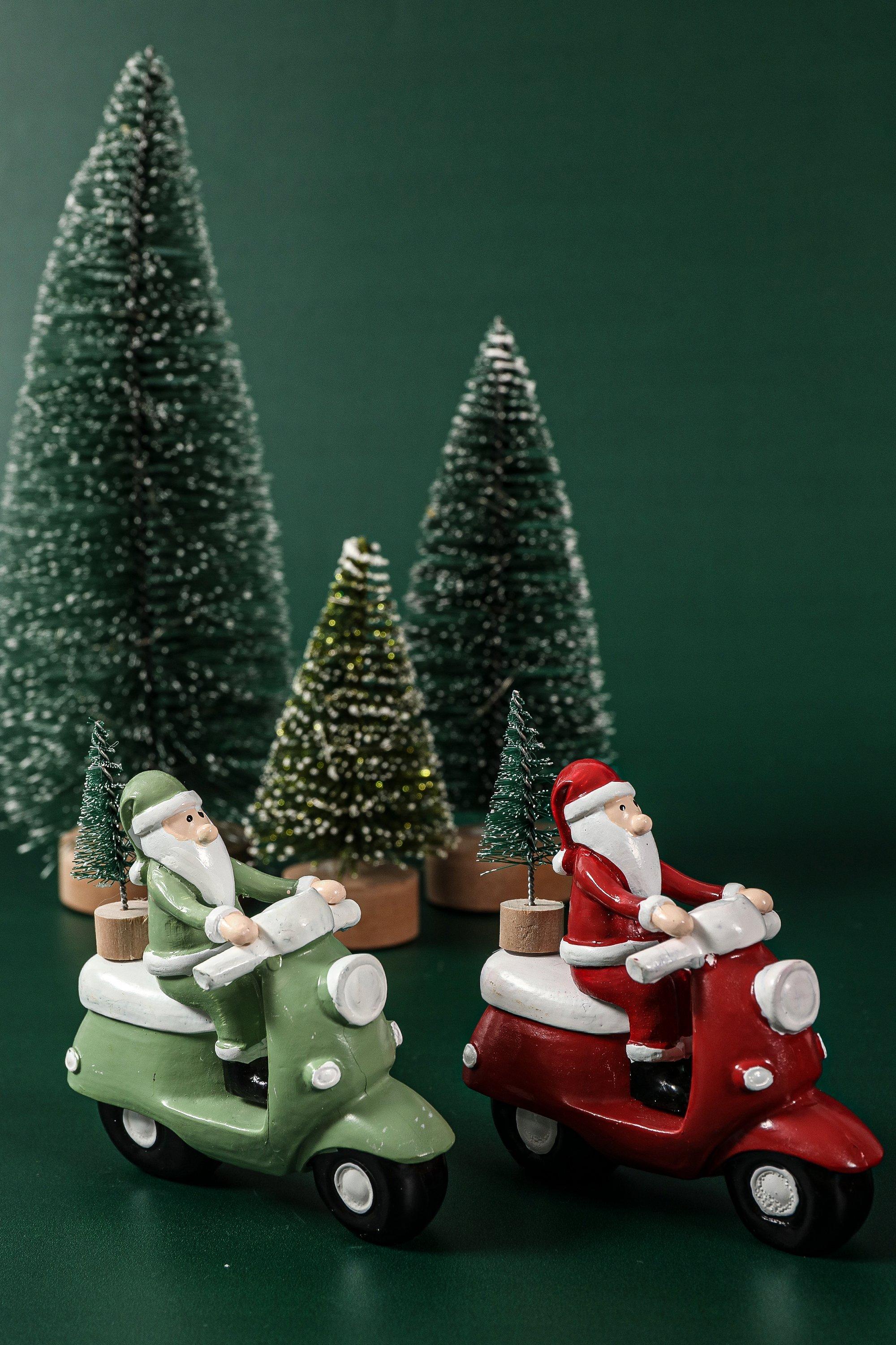 Assorted Santa Statue,