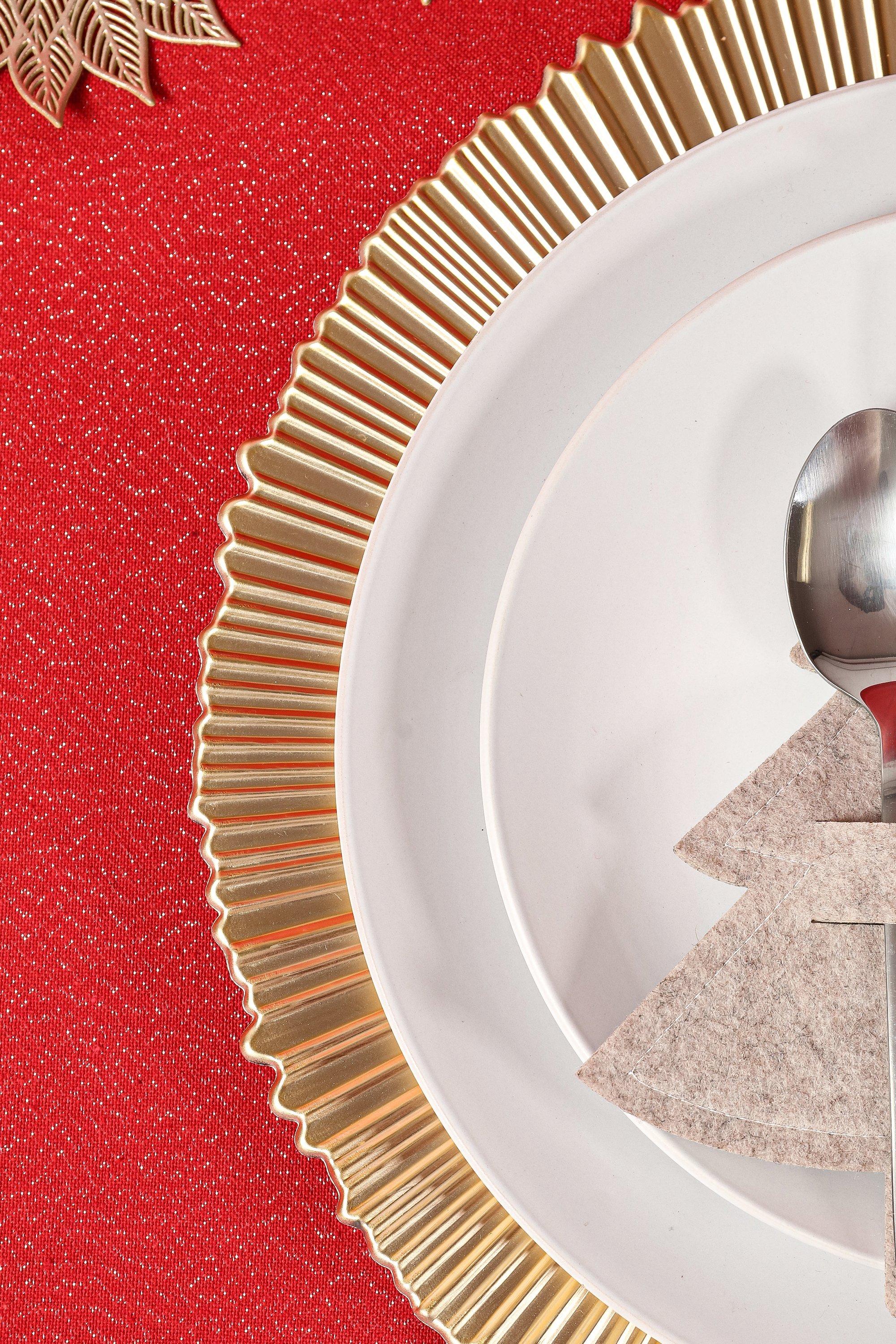 Festive Textured Rim Underplate