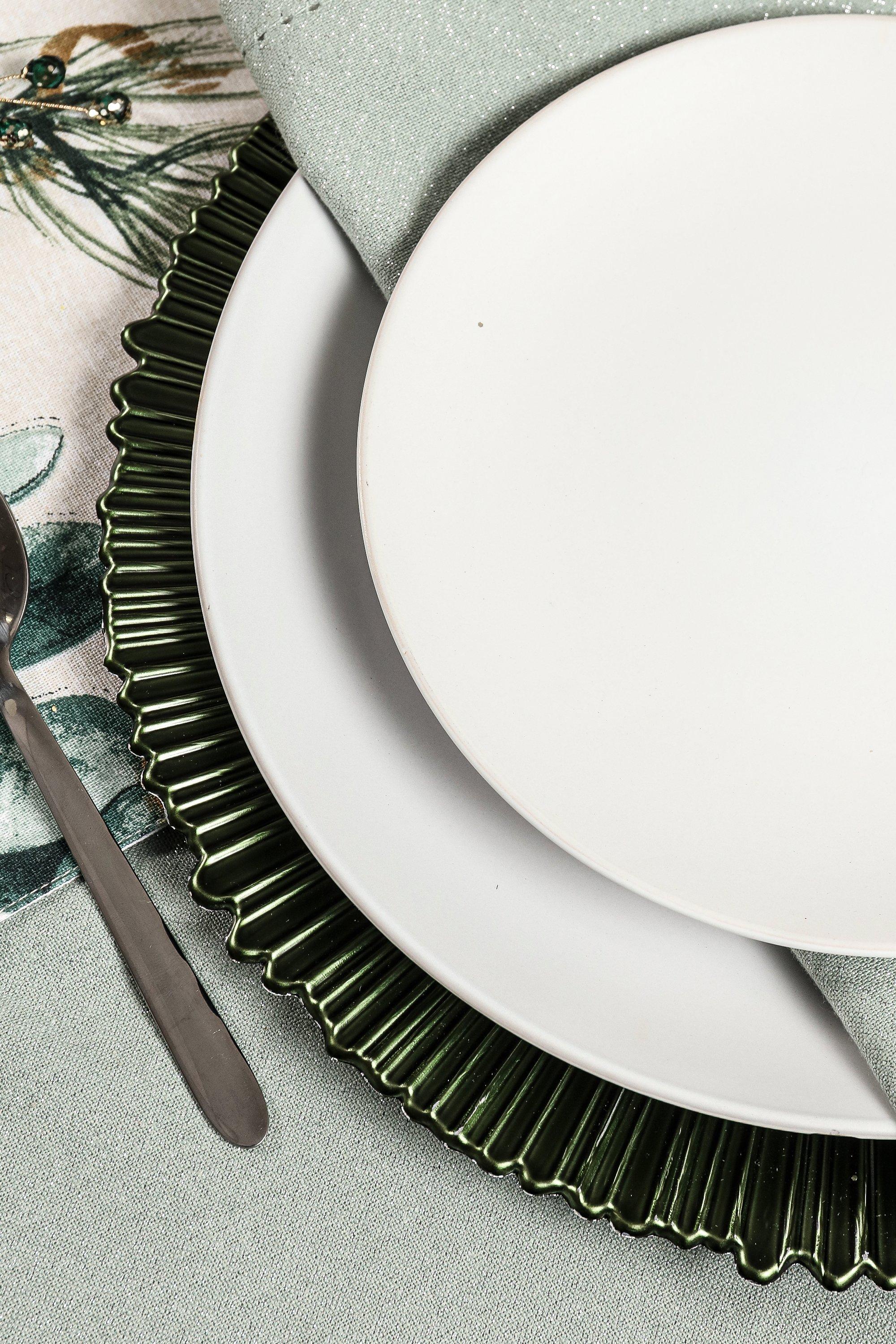 Festive Textured Rim Underplate