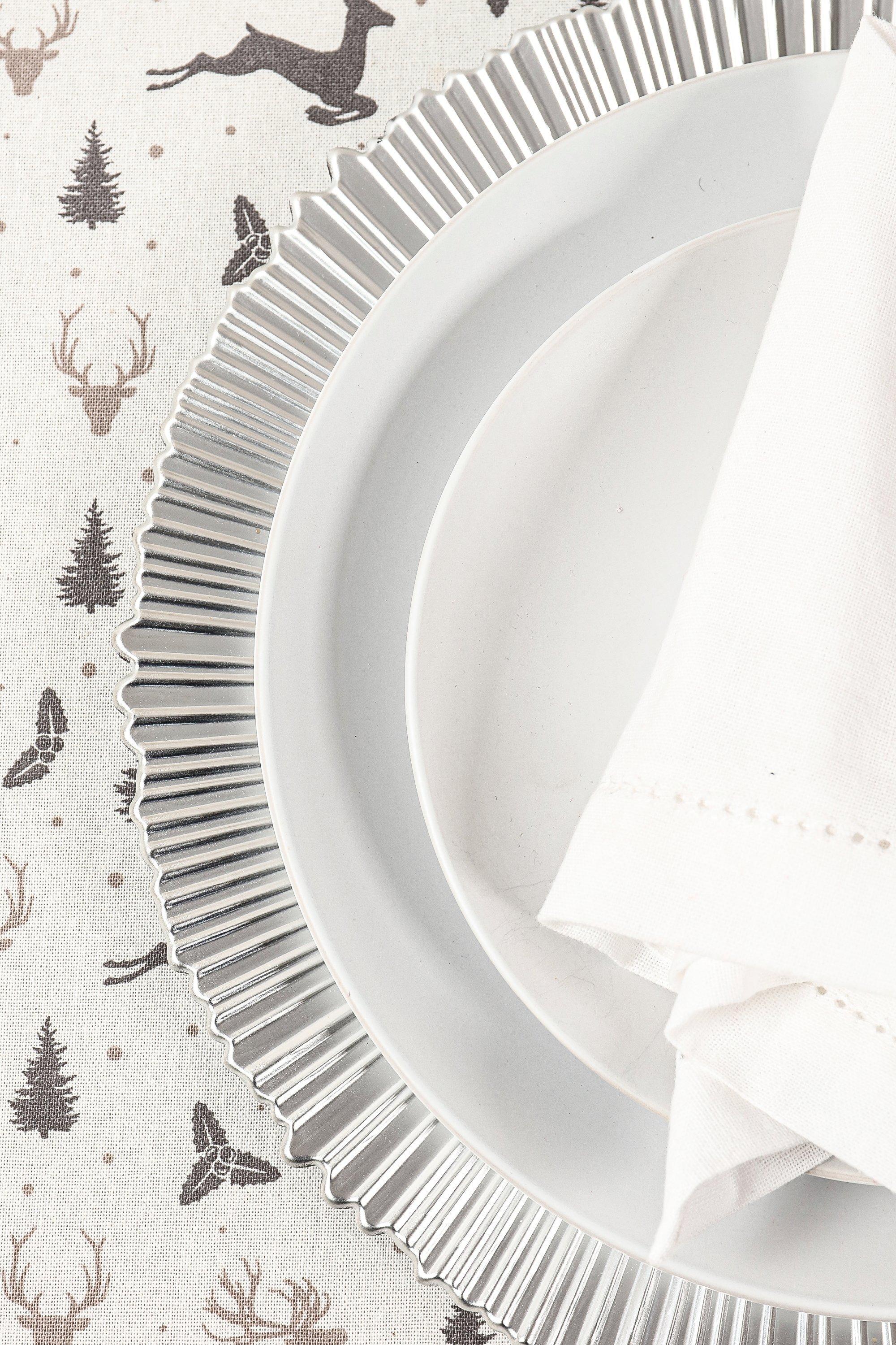 Festive Textured Rim Underplate