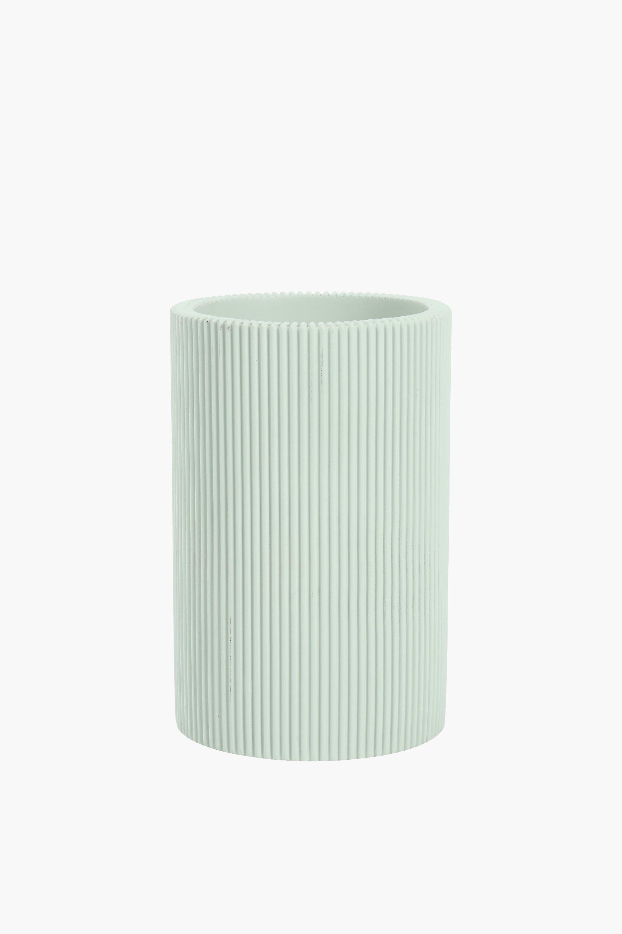 Ribbed Polyresin Bath Tumbler