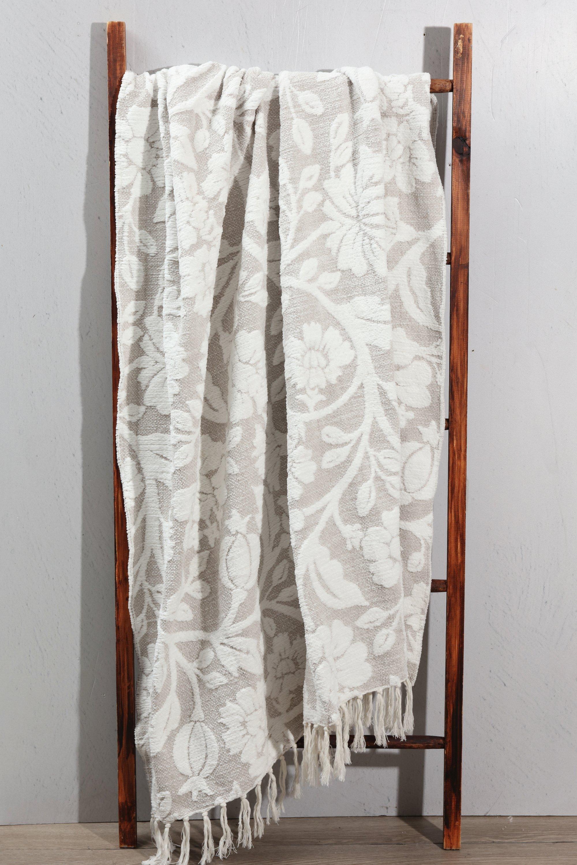 Chenille Jacquard Floral Throw, 140x180cm