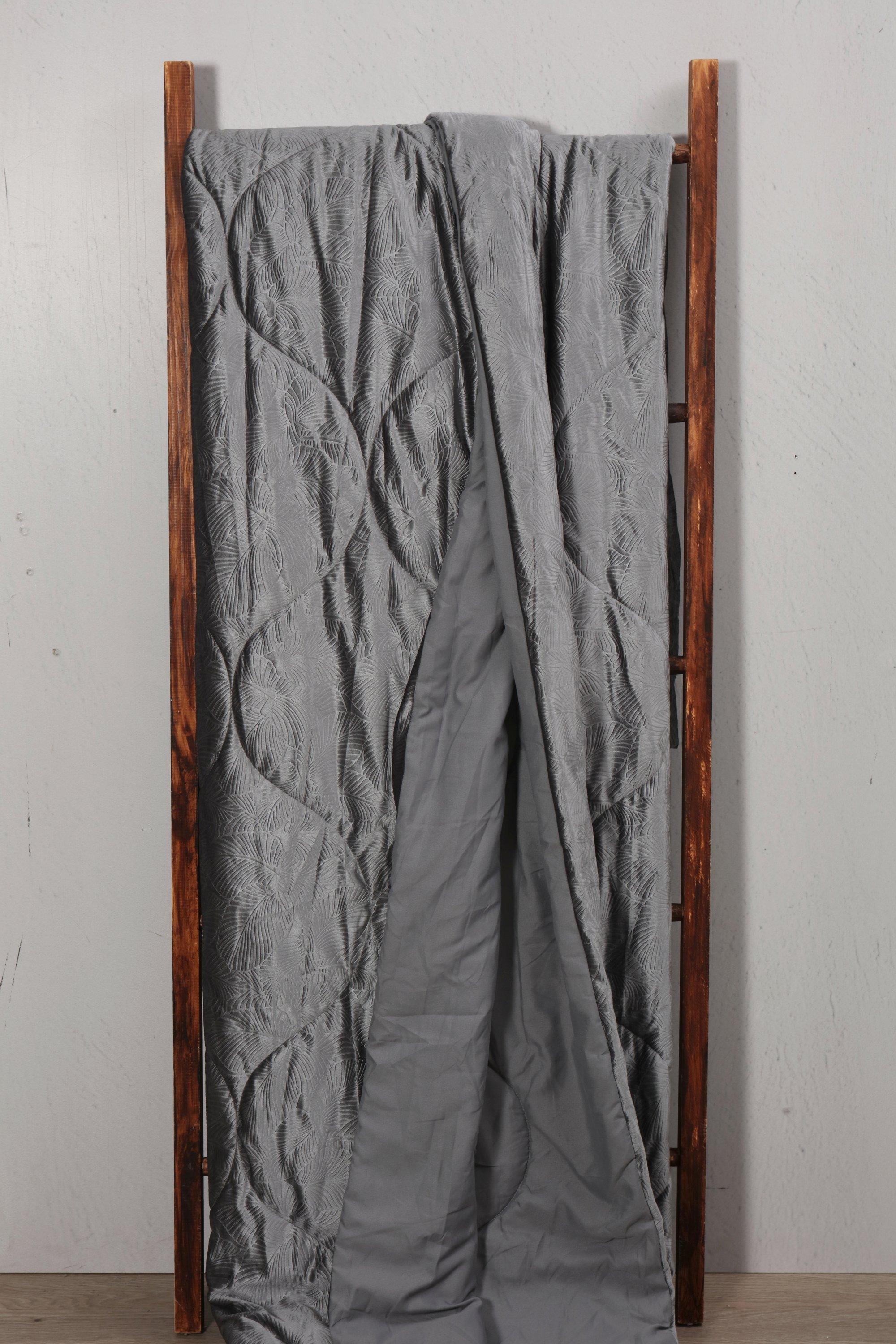 Velvet Embossed Leaf Quilt, King