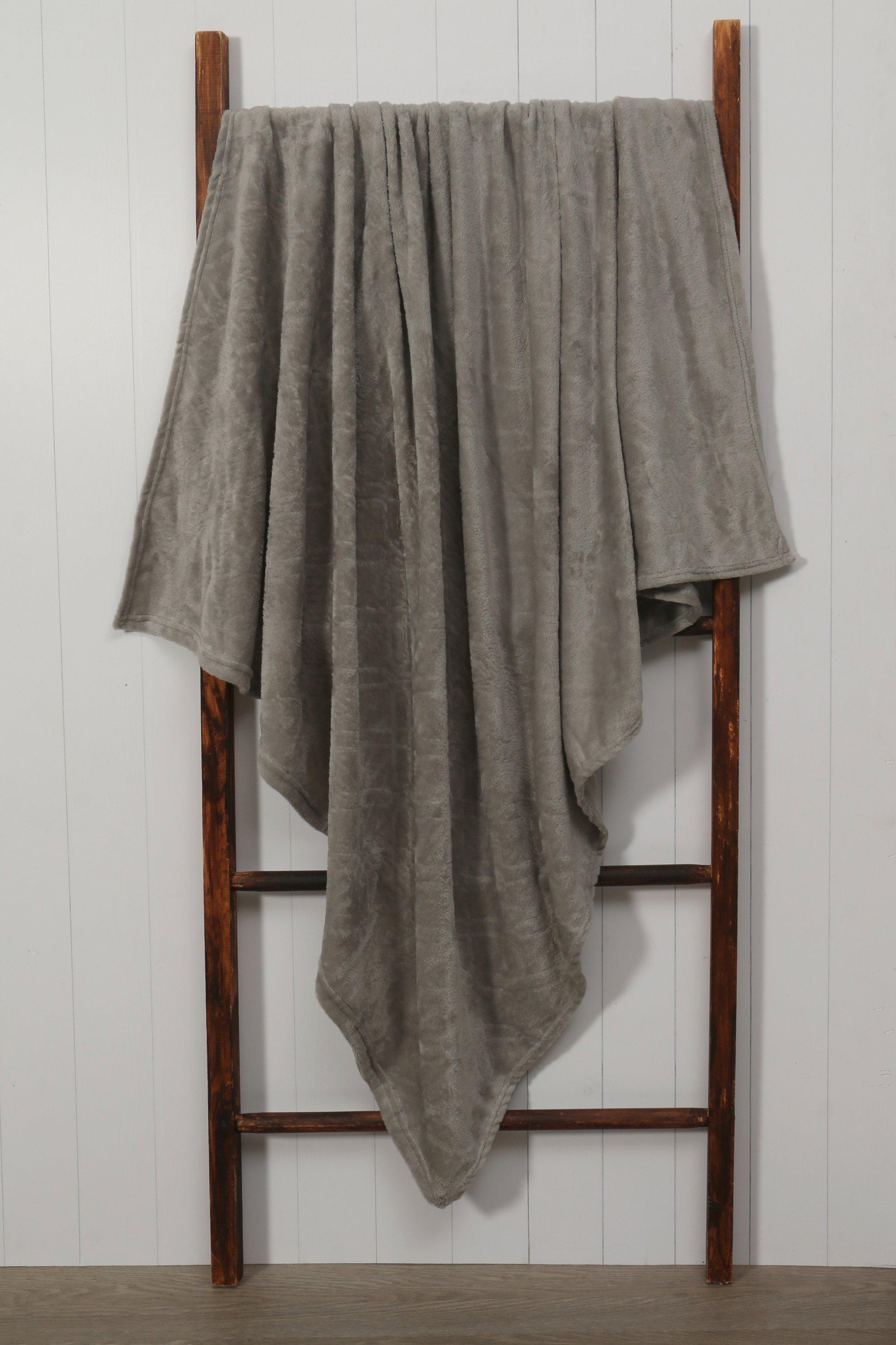 Coral Fleece Embossed Blanket 125x150cm