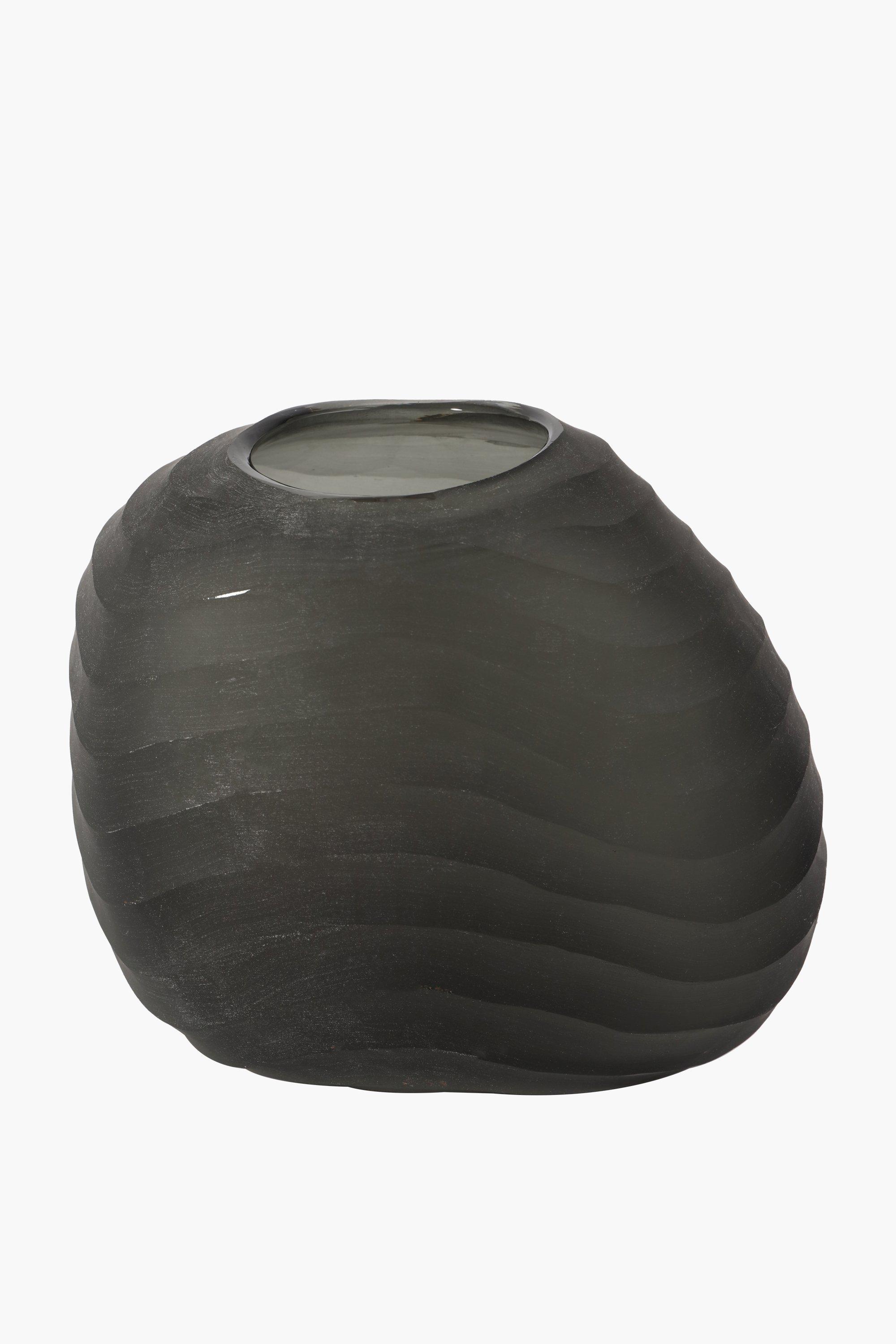 Linea Pebble Vase, Medium