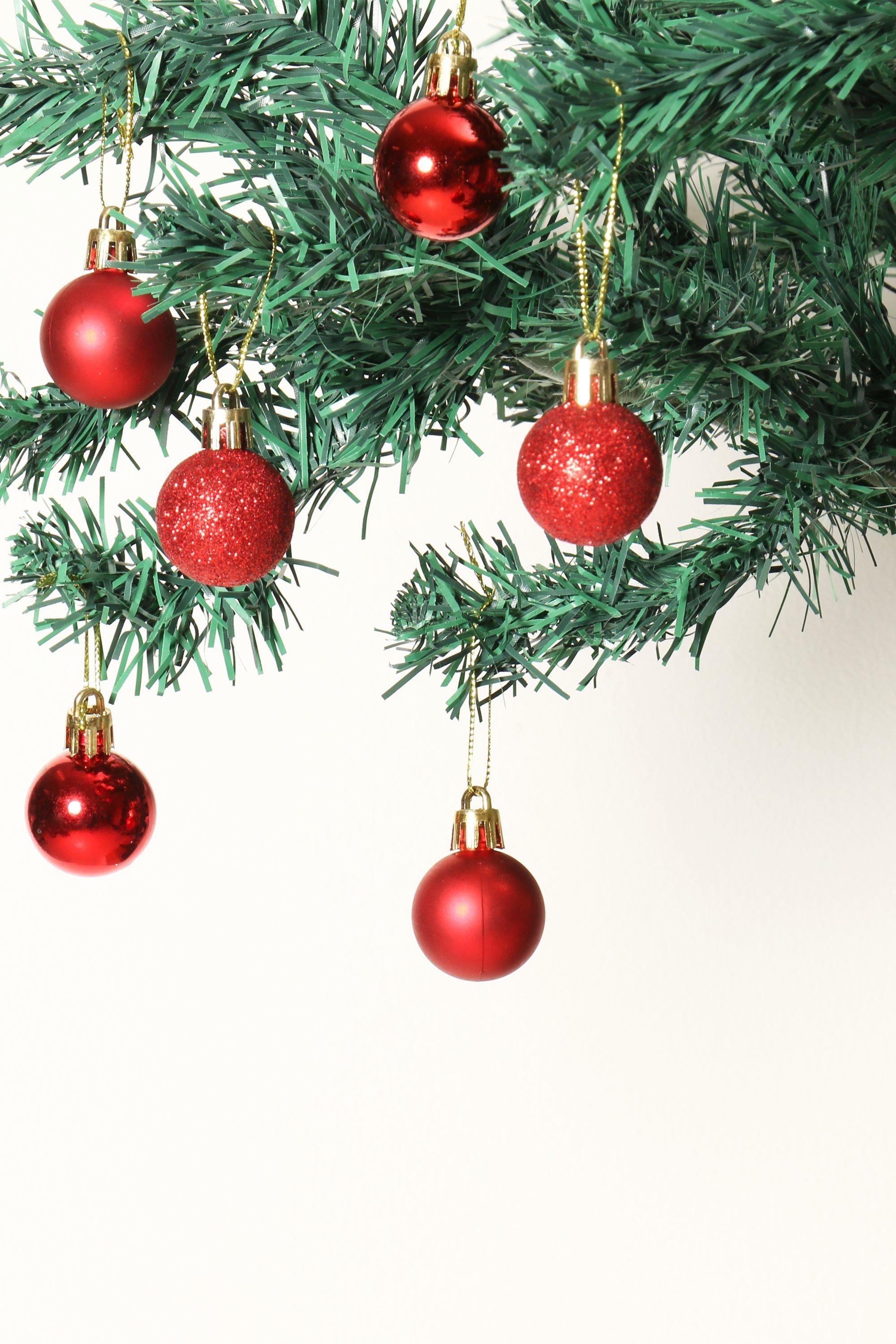 25 Pack Metallic Hanging Baubles