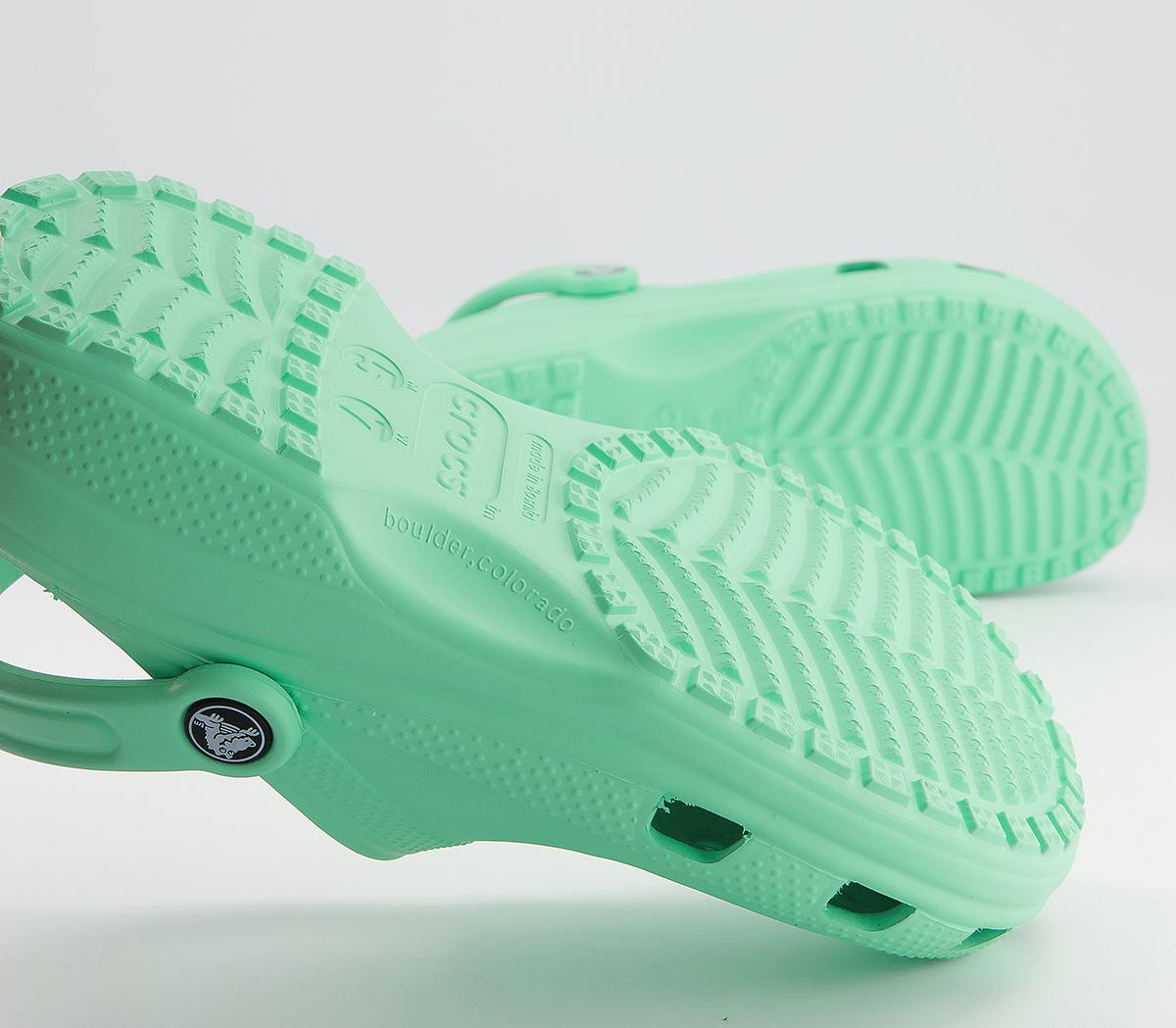 Crocs Classic Clogs Pistachio - Flat Shoes for Women