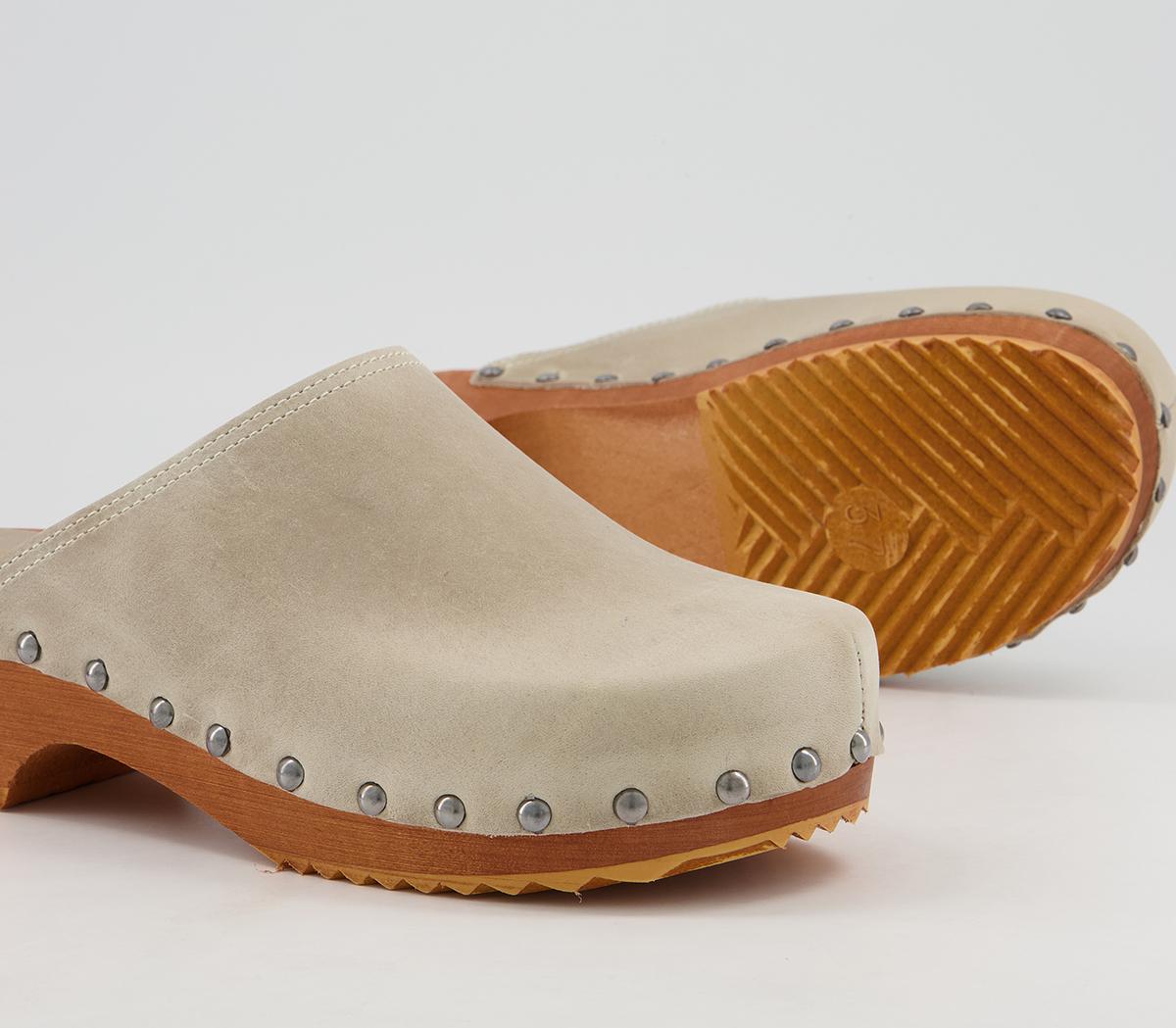 OFFICE Fall Out Closed Toe Clogs Camel Leather - Mules