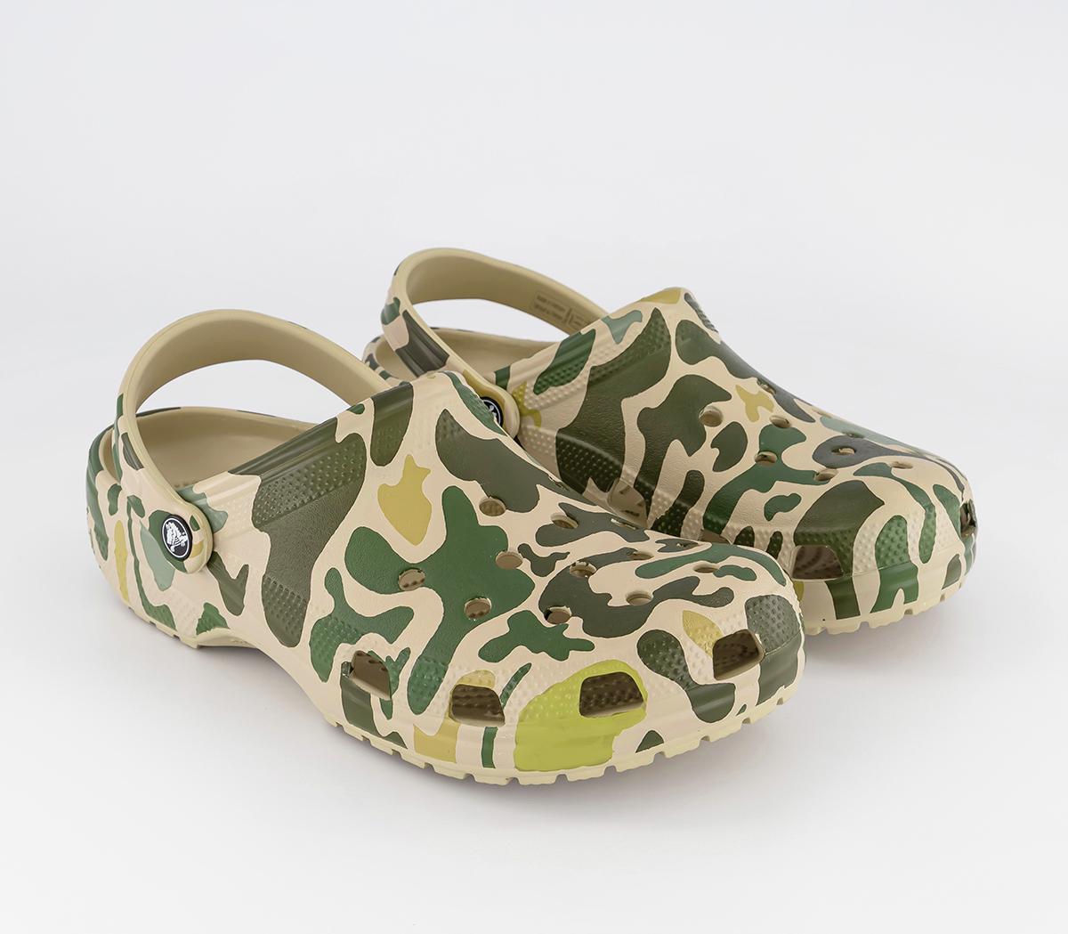 Crocs Classic Clogs Chai Tan Camo - Men's Casual Shoes