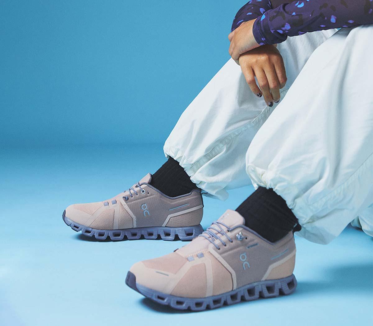 ON Cloud 5 Waterproof Trainers Rose Fossil F - Women's Trainers