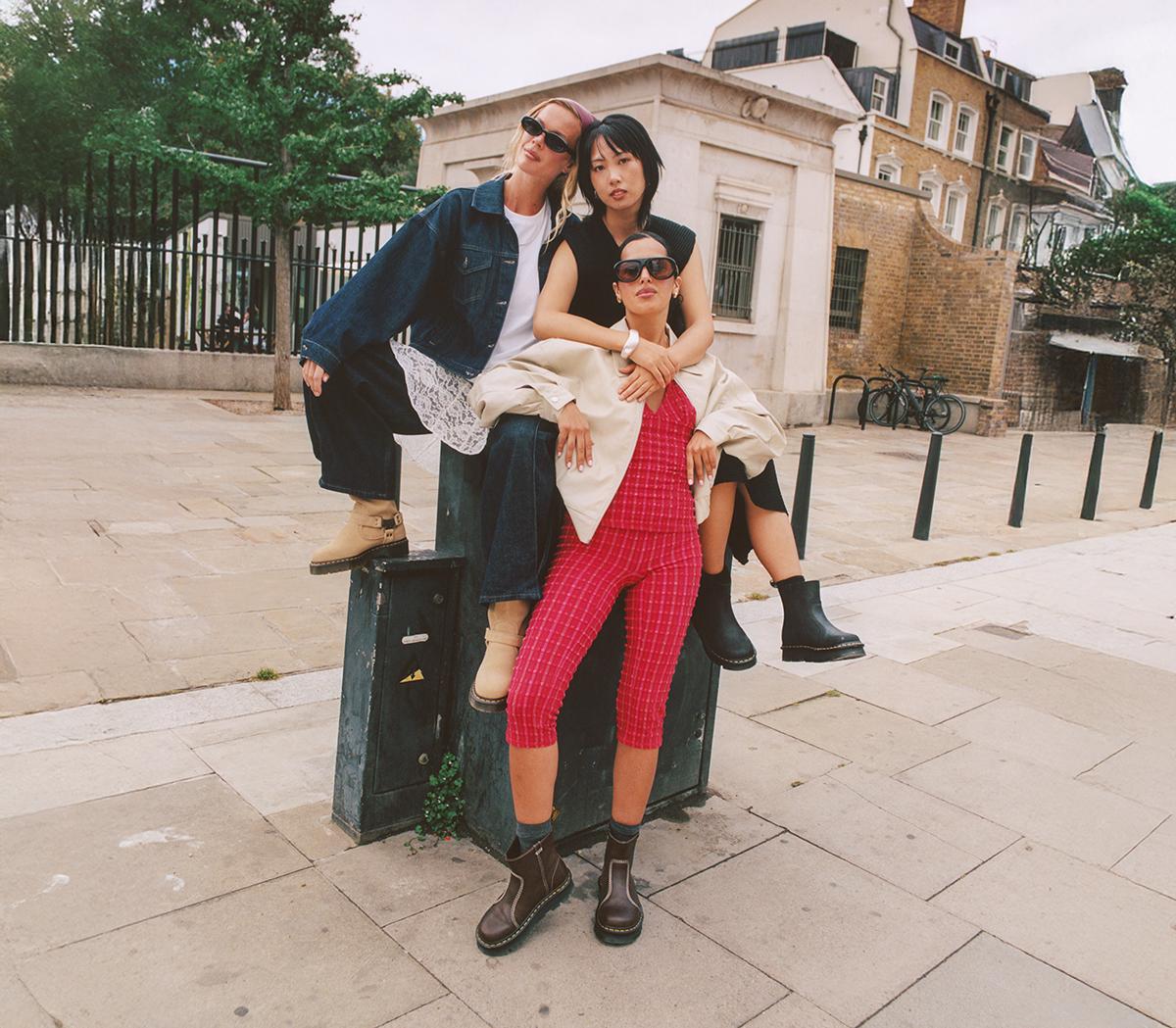 Dr. Martens Zebzag Rigger Boots Dark Brown Wyoming - Women's Ankle Boots