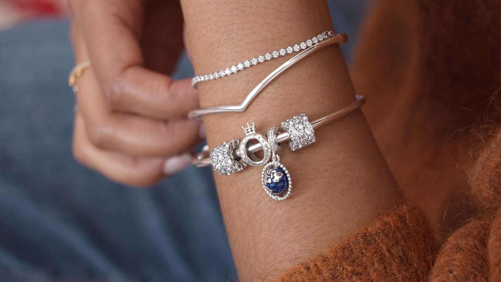 Stacking and layering with bracelets |Pandora Style | Pandora Canada