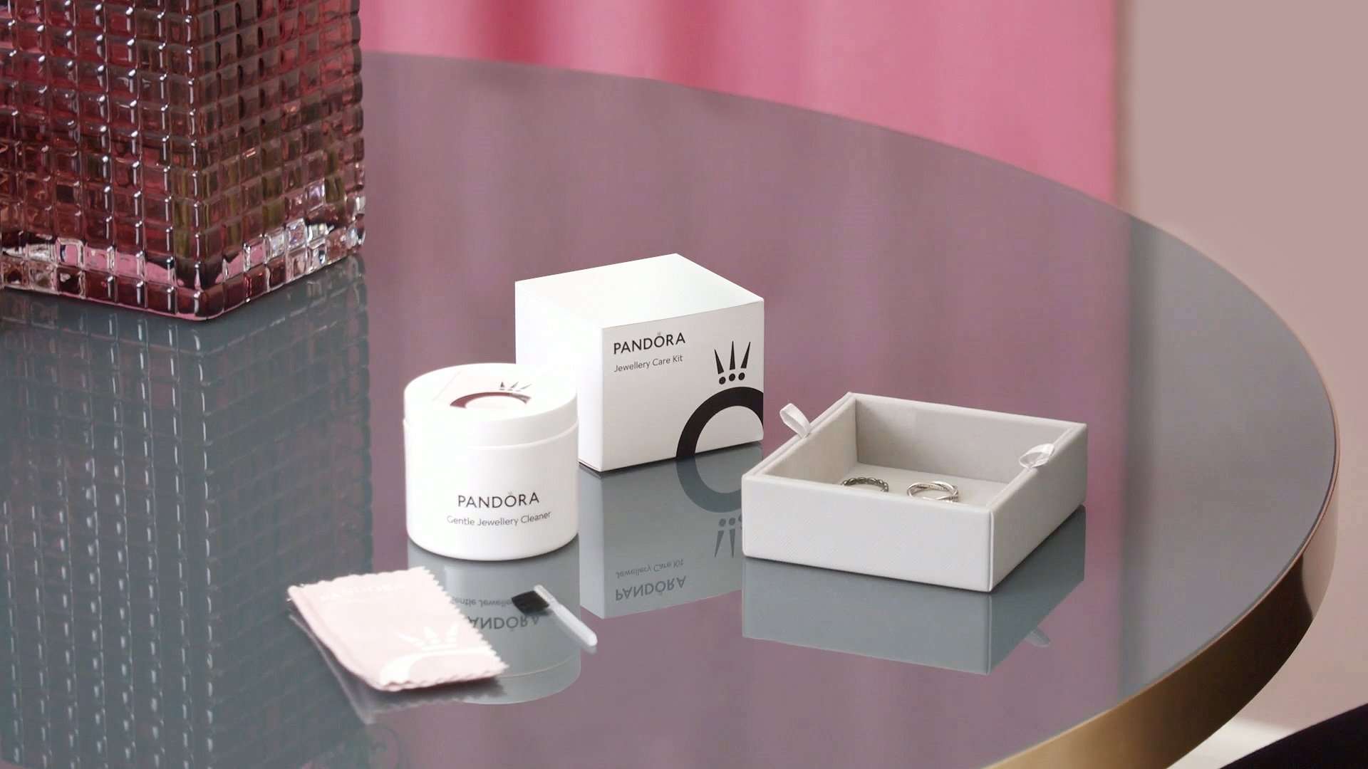 Stacking and layering with bracelets |Pandora Style | Pandora Canada