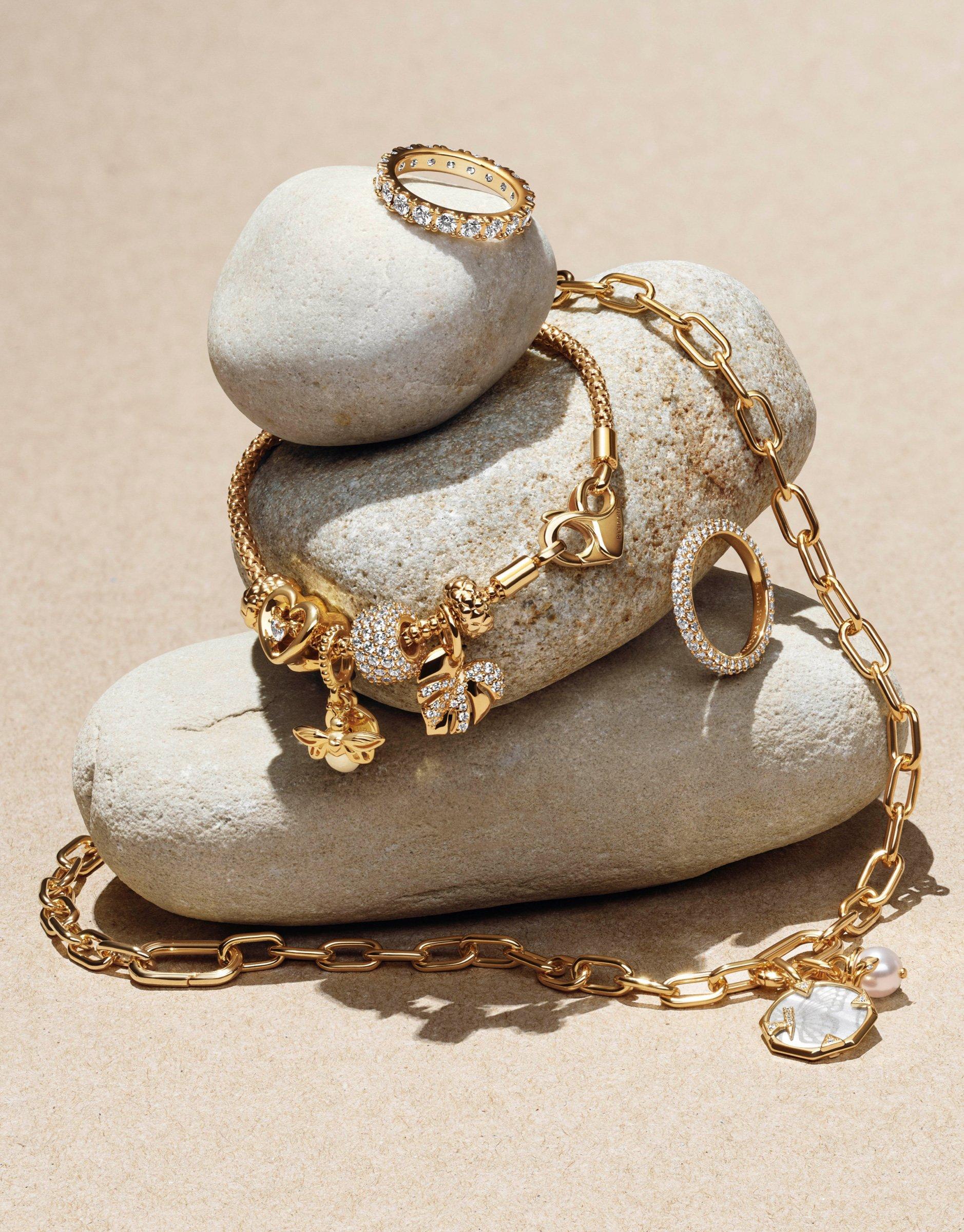 Official Pandora™ IE | Charms & Bracelets | Women's Jewellery