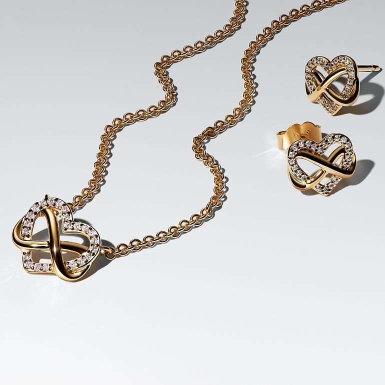 Official Pandora™ UK | Charms & Bracelets | Women's Jewellery