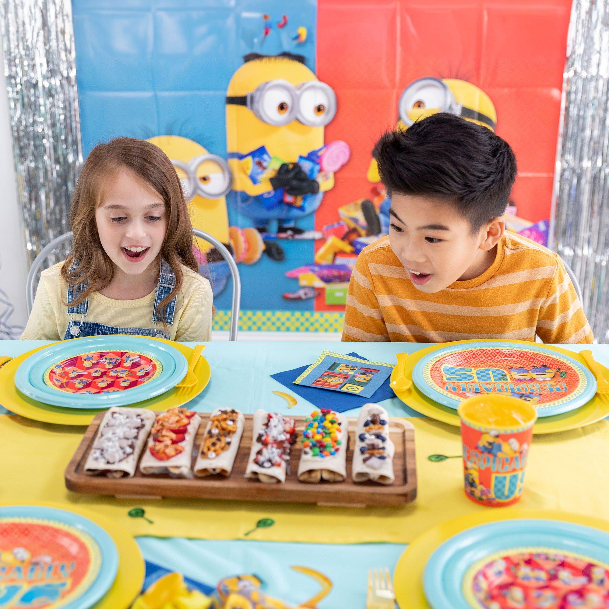 PartyCity Minions Paper Dessert Plates, 7in, 8ct - Despicable Me 4 ...