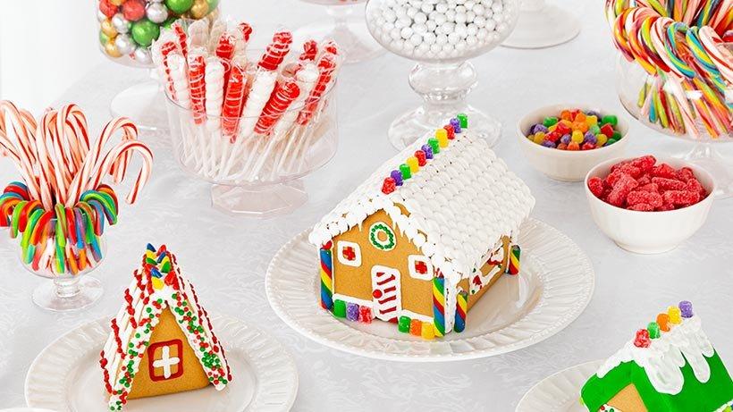 Christmas Party Decorations & Supplies | Party City