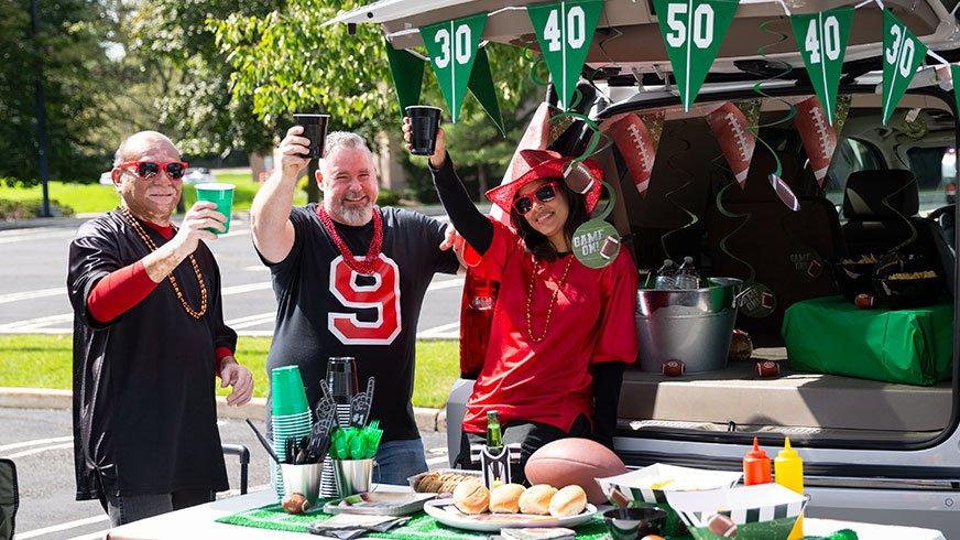 How to Throw a Great Tailgate Party | Party City